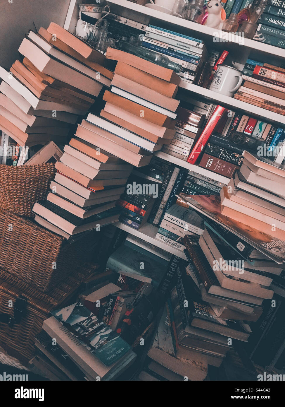 Books stacks hi-res stock photography and images - Alamy