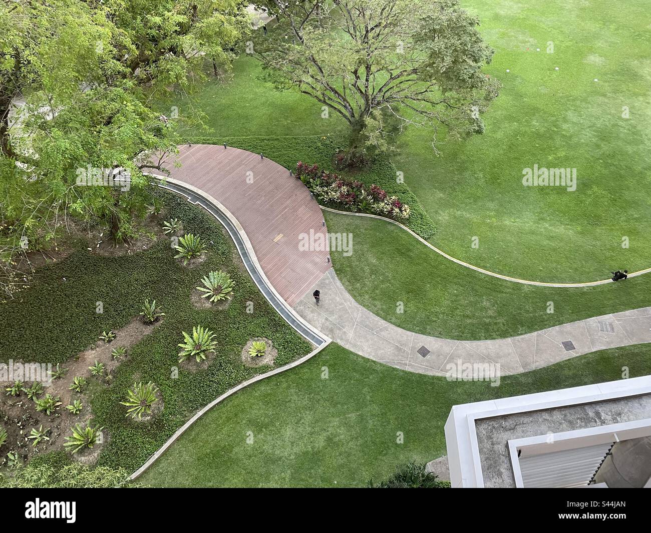 Walkway at Utown NUS Singapore Stock Photo - Alamy