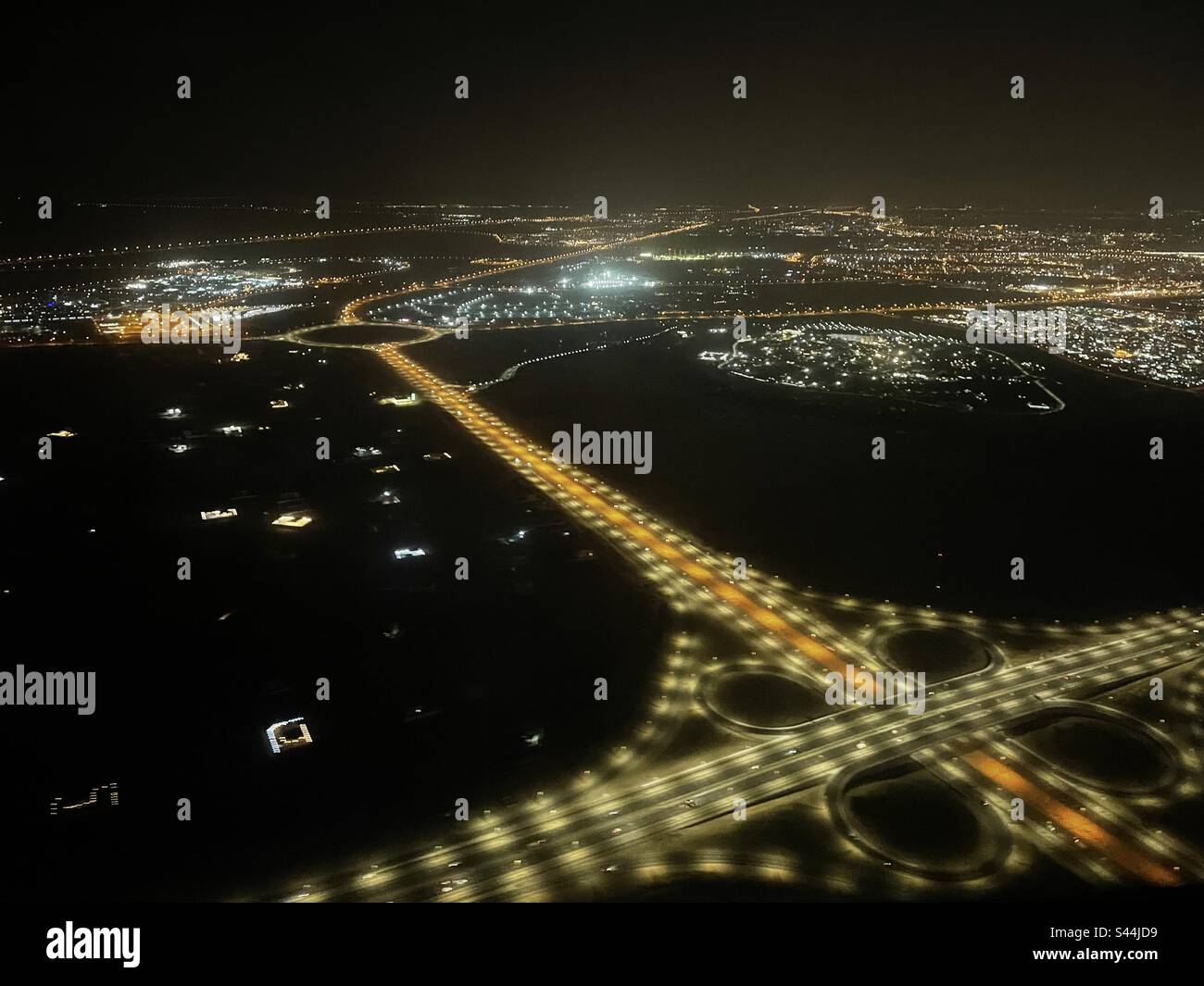 Night streetscape hi-res stock photography and images - Alamy