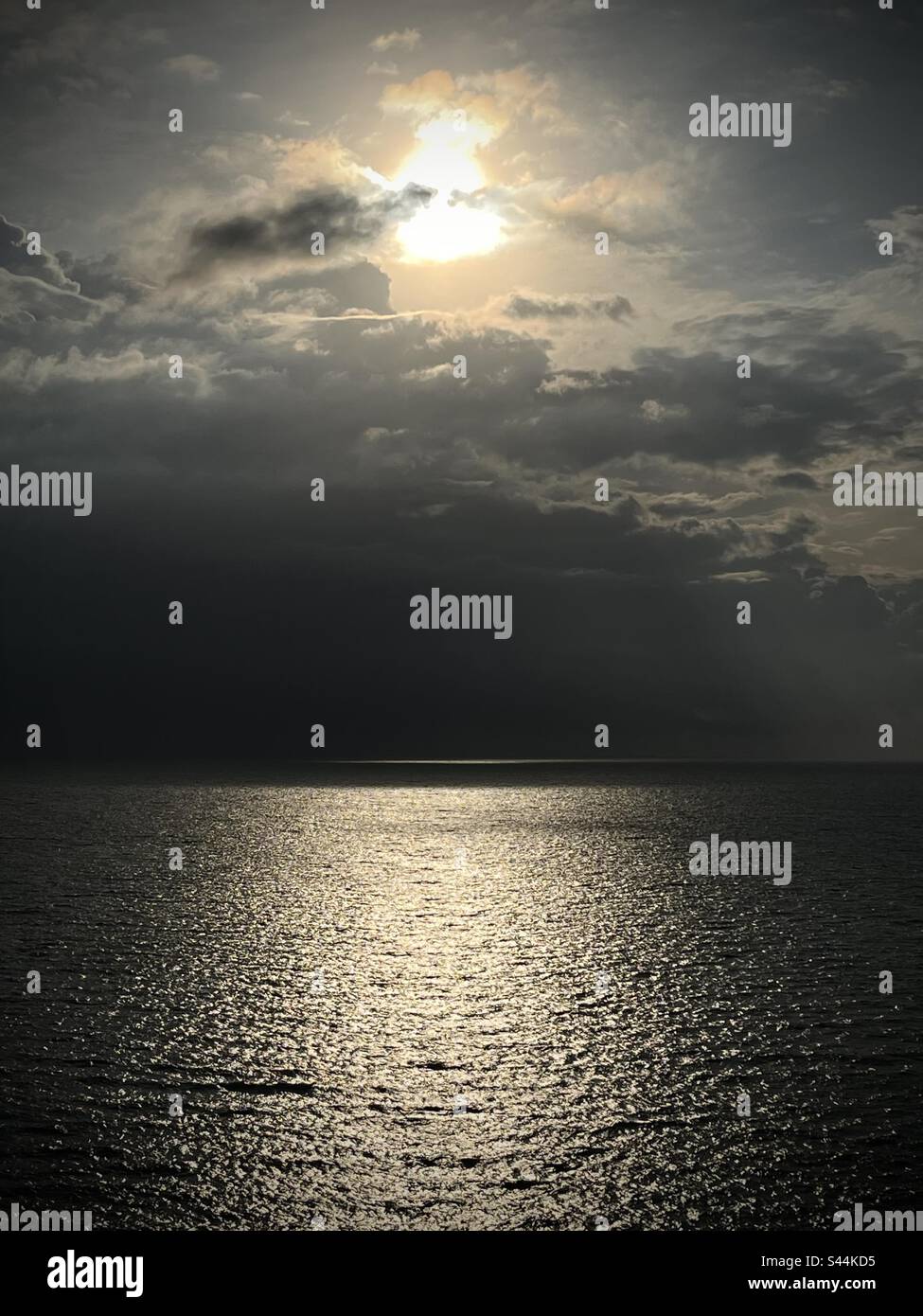 Sun sparkling through clouds hi-res stock photography and images - Alamy