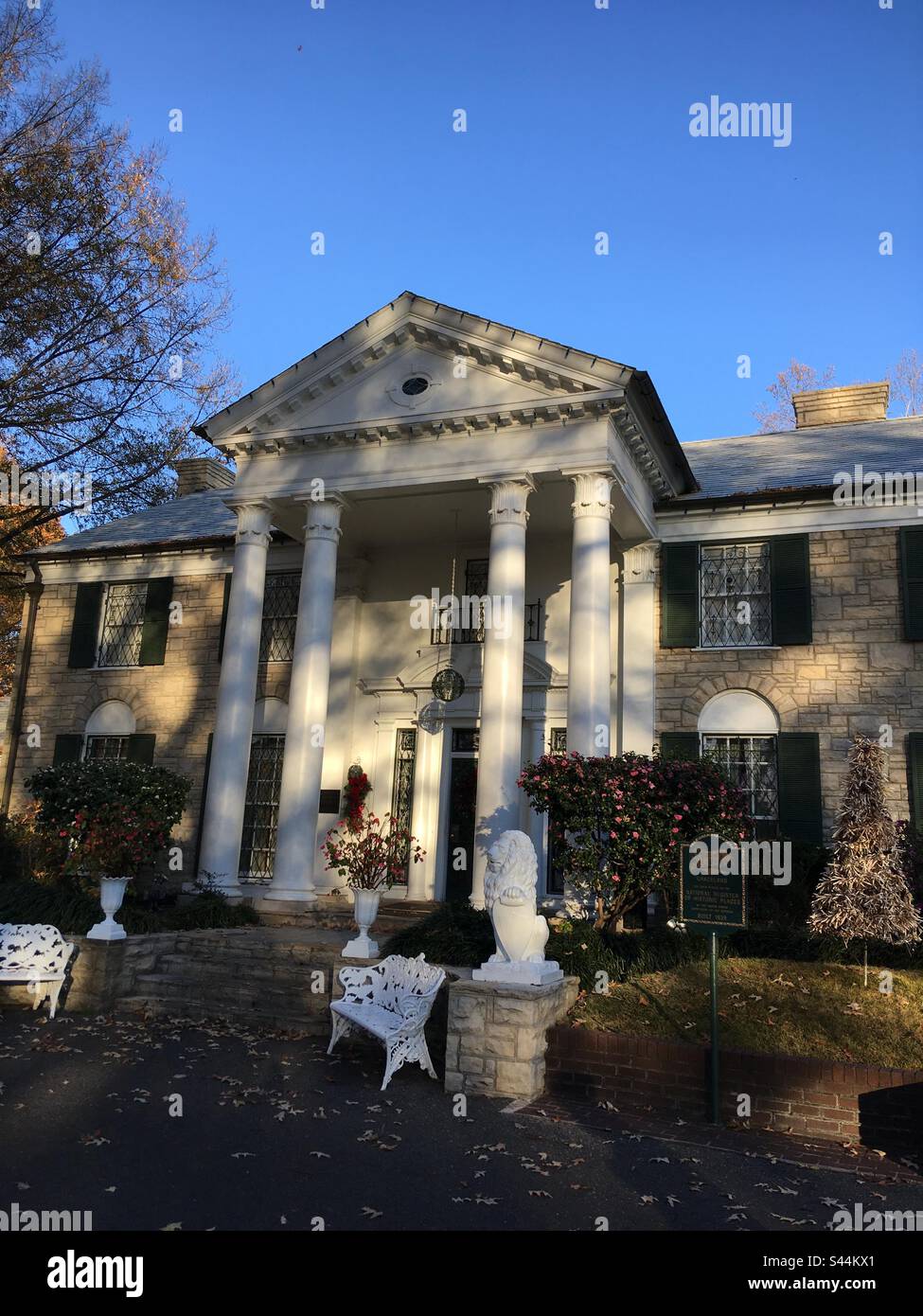 Elvis presley graceland mansion hi-res stock photography and images - Alamy