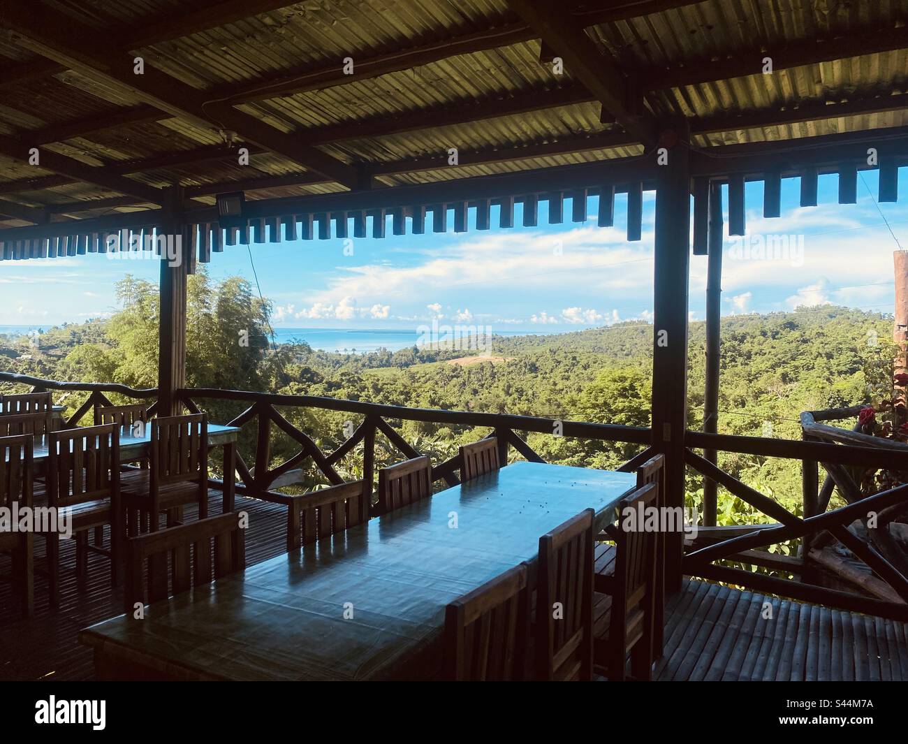 Restaurant view of table mountain hi-res stock photography and images ...