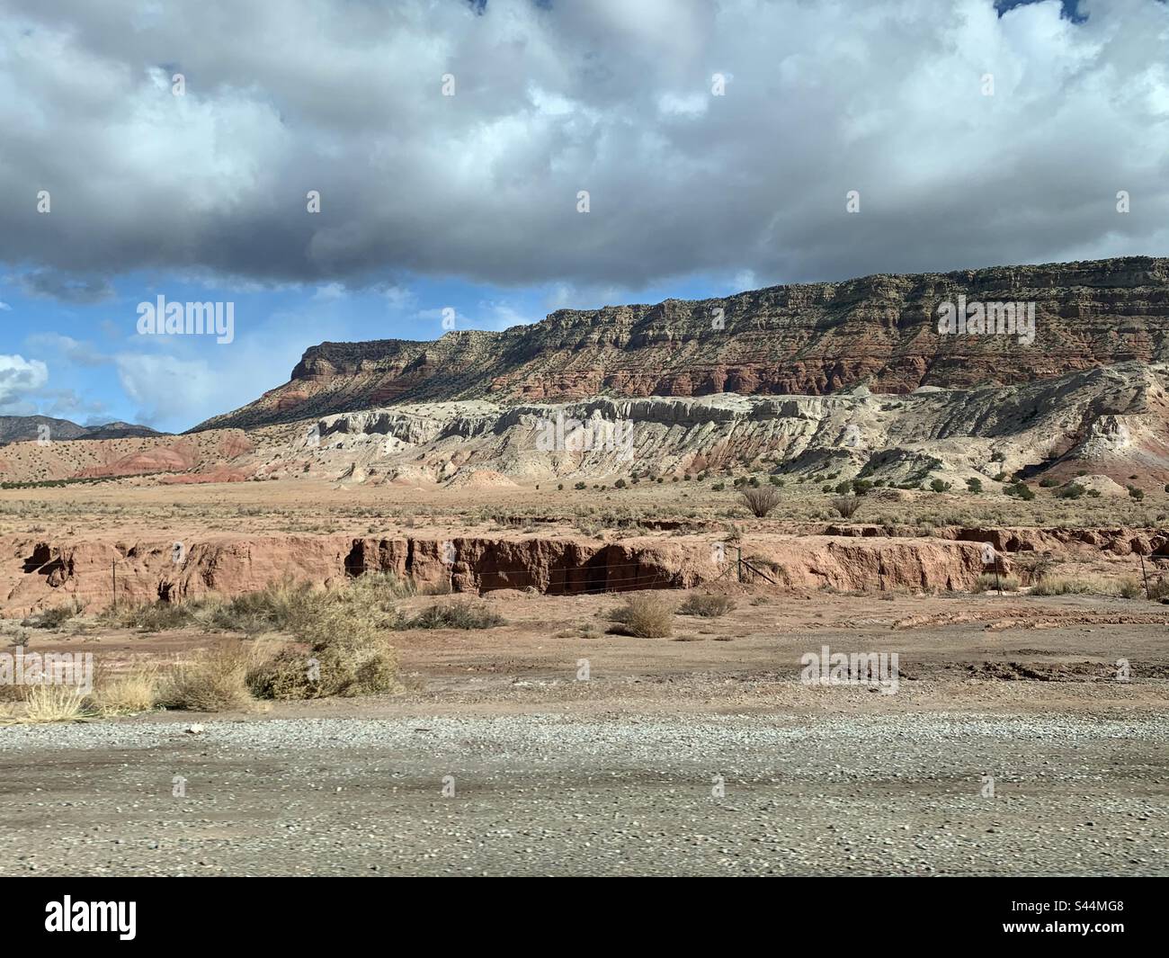 Grey desert hi-res stock photography and images - Alamy