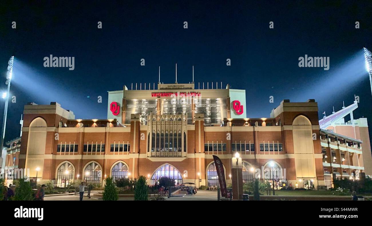 University of oklahoma football stadium hi-res stock photography and ...