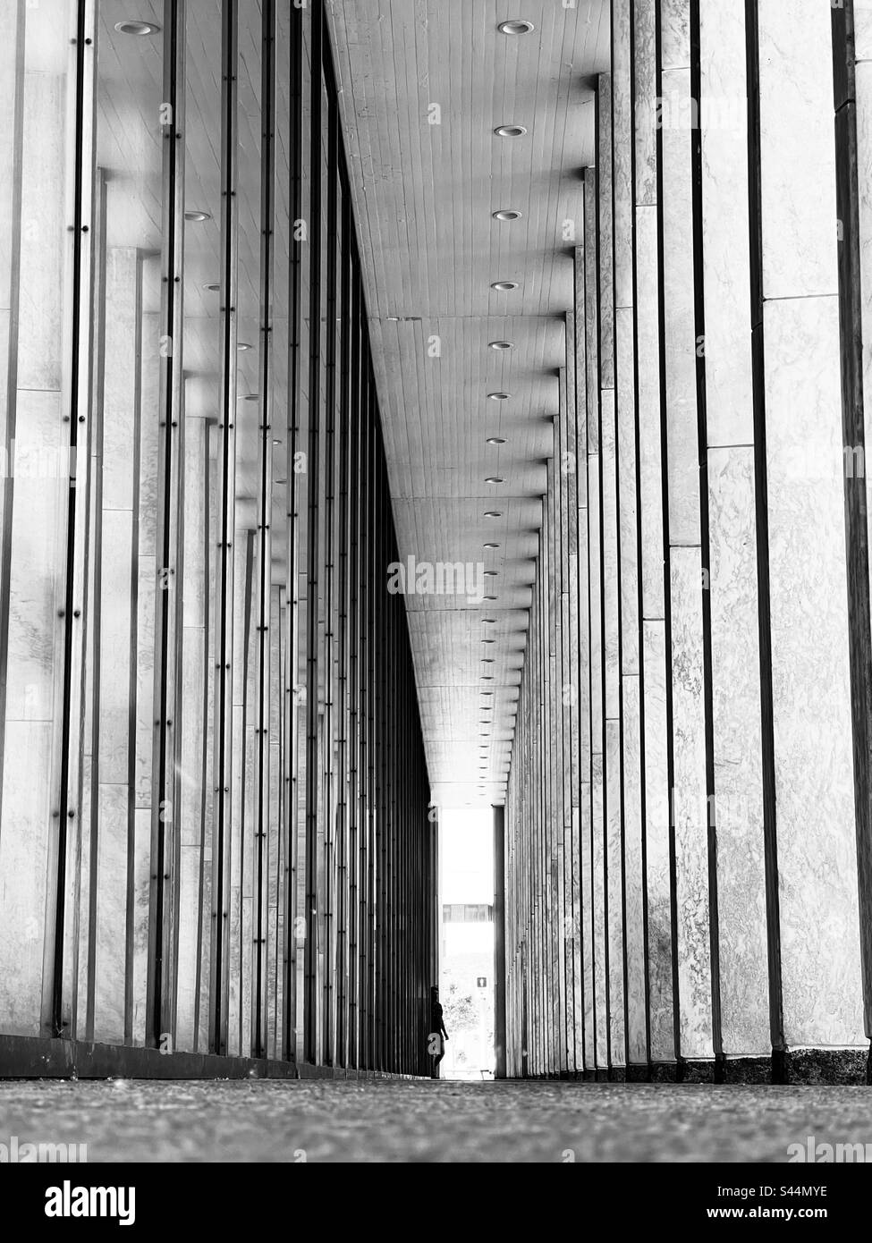 Colonnade walkway hi-res stock photography and images - Alamy