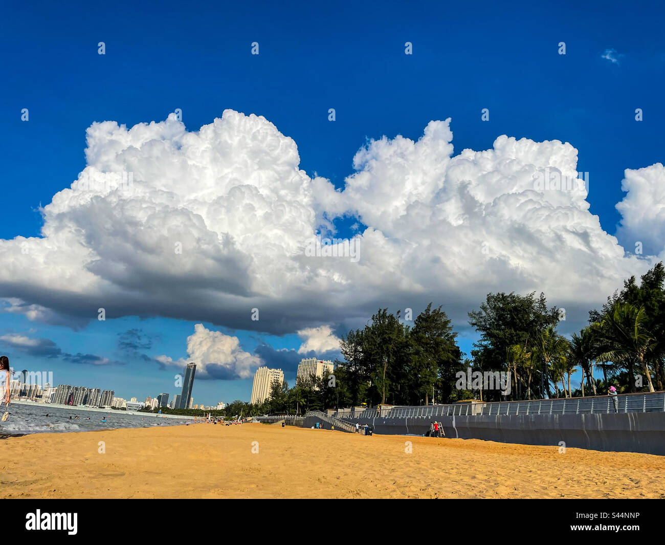 Perfect cloud hi-res stock photography and images - Alamy