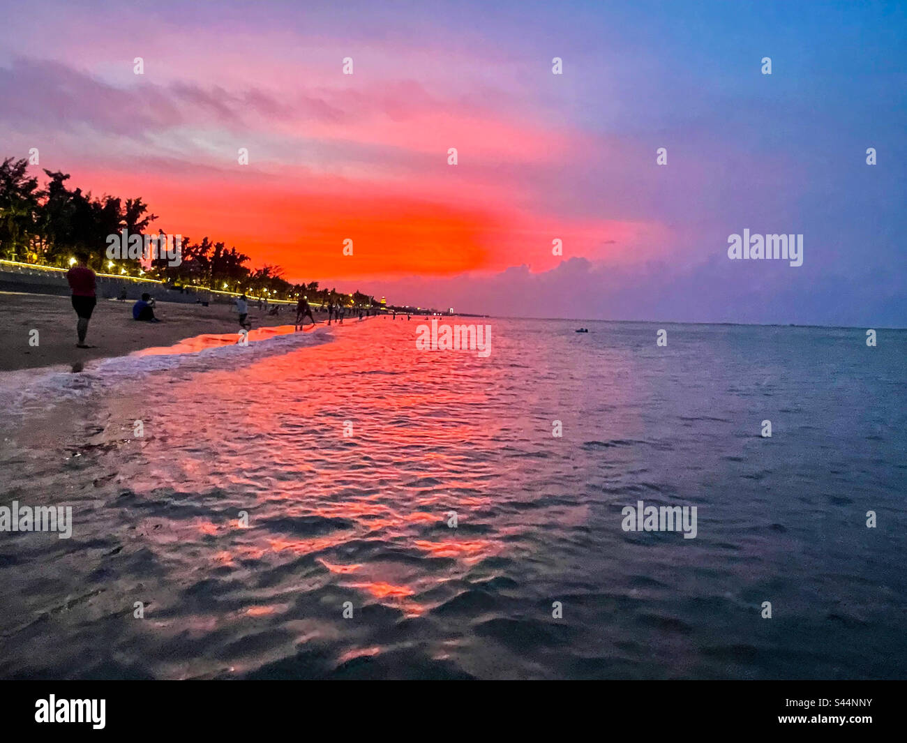 Radiant sunset hi-res stock photography and images - Alamy