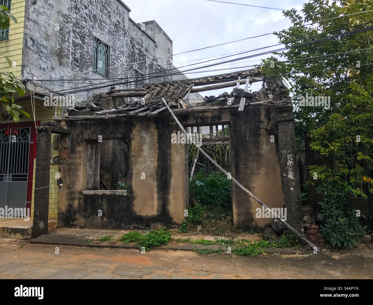 Abandoned structures hi-res stock photography and images - Alamy