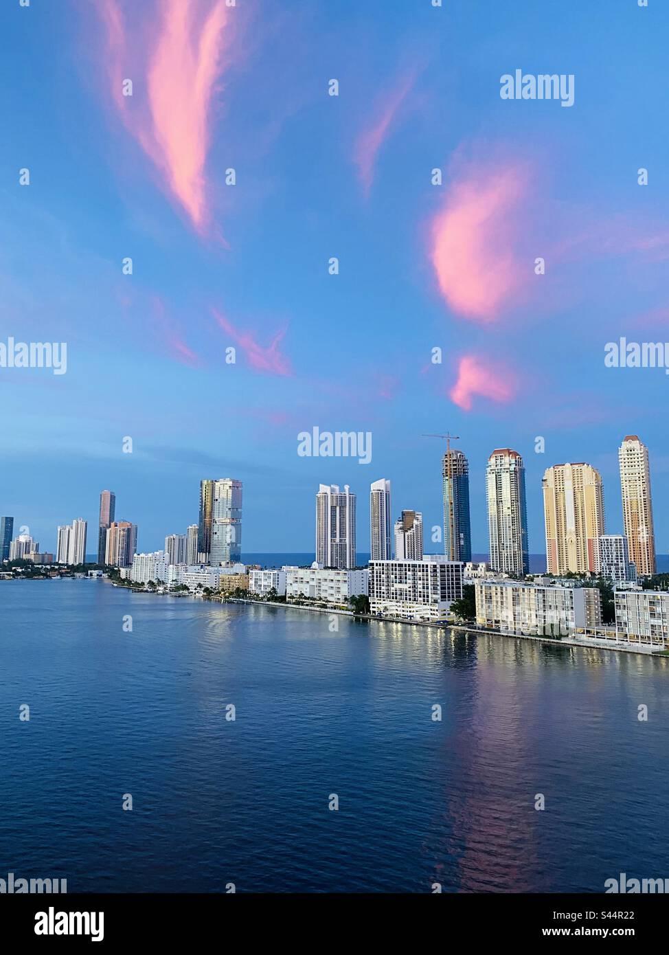 Sunny isles hi-res stock photography and images - Alamy