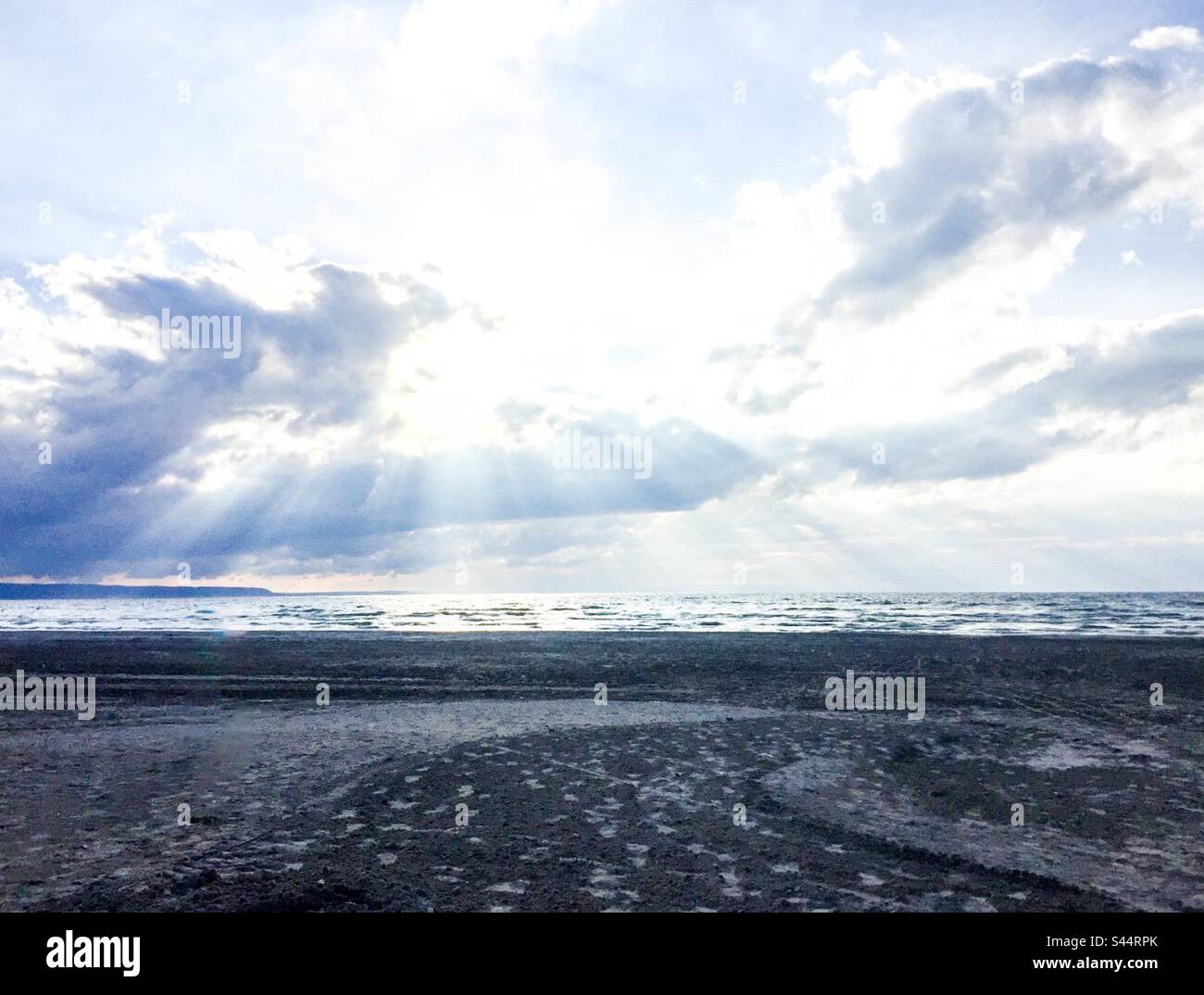 Beaming sun hi-res stock photography and images - Alamy