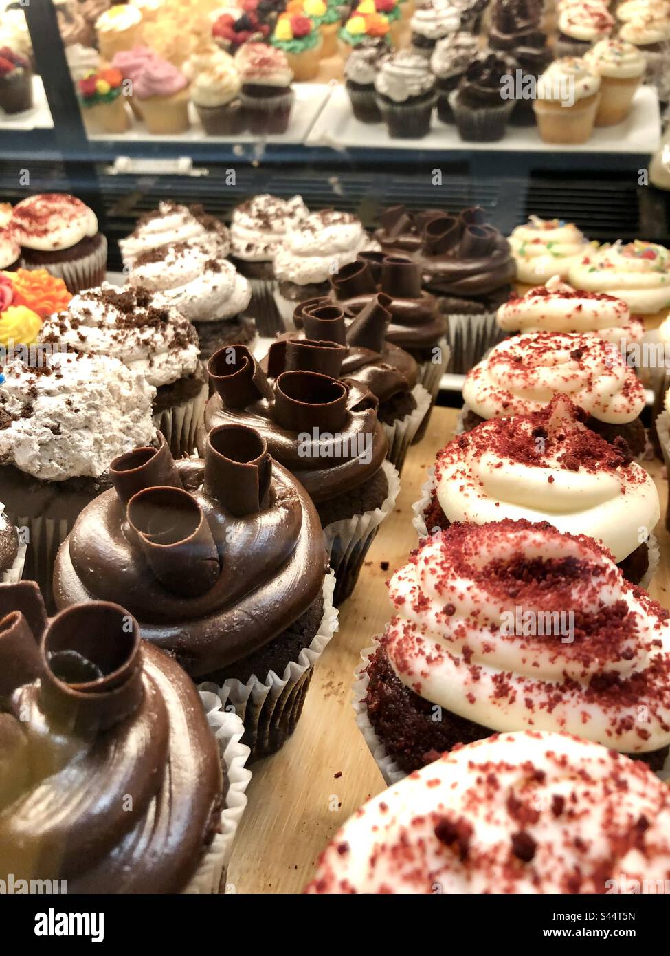 Store bought cakes hi-res stock photography and images - Alamy