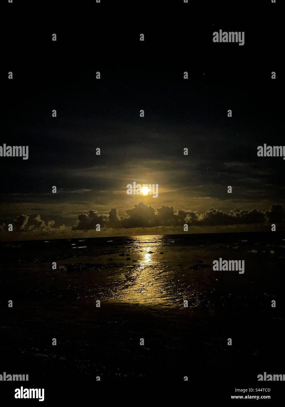 Moon reflection on sea Stock Photo - Alamy