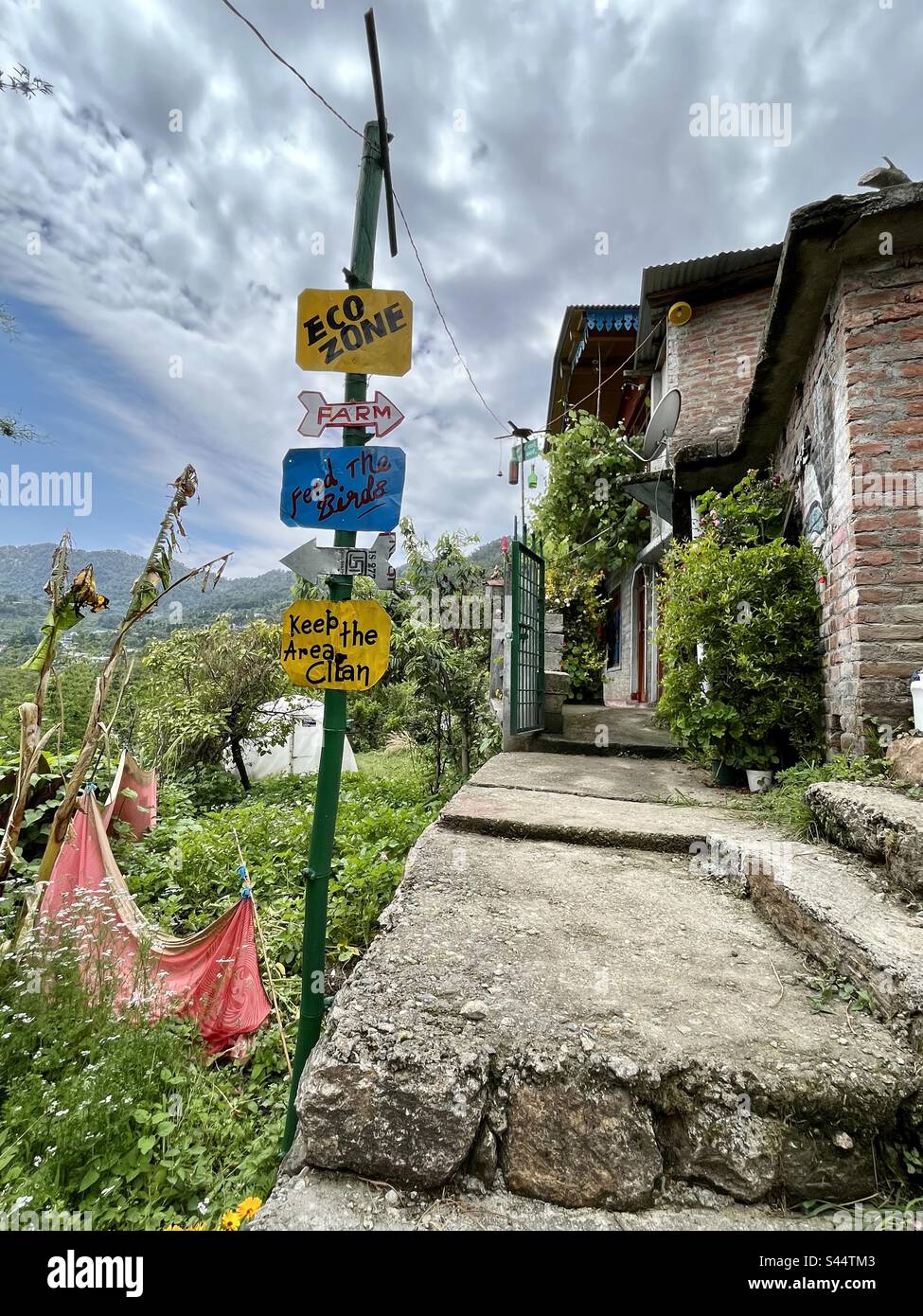 Beautiful landscape at a beautiful mountain town of Munsiyari ...