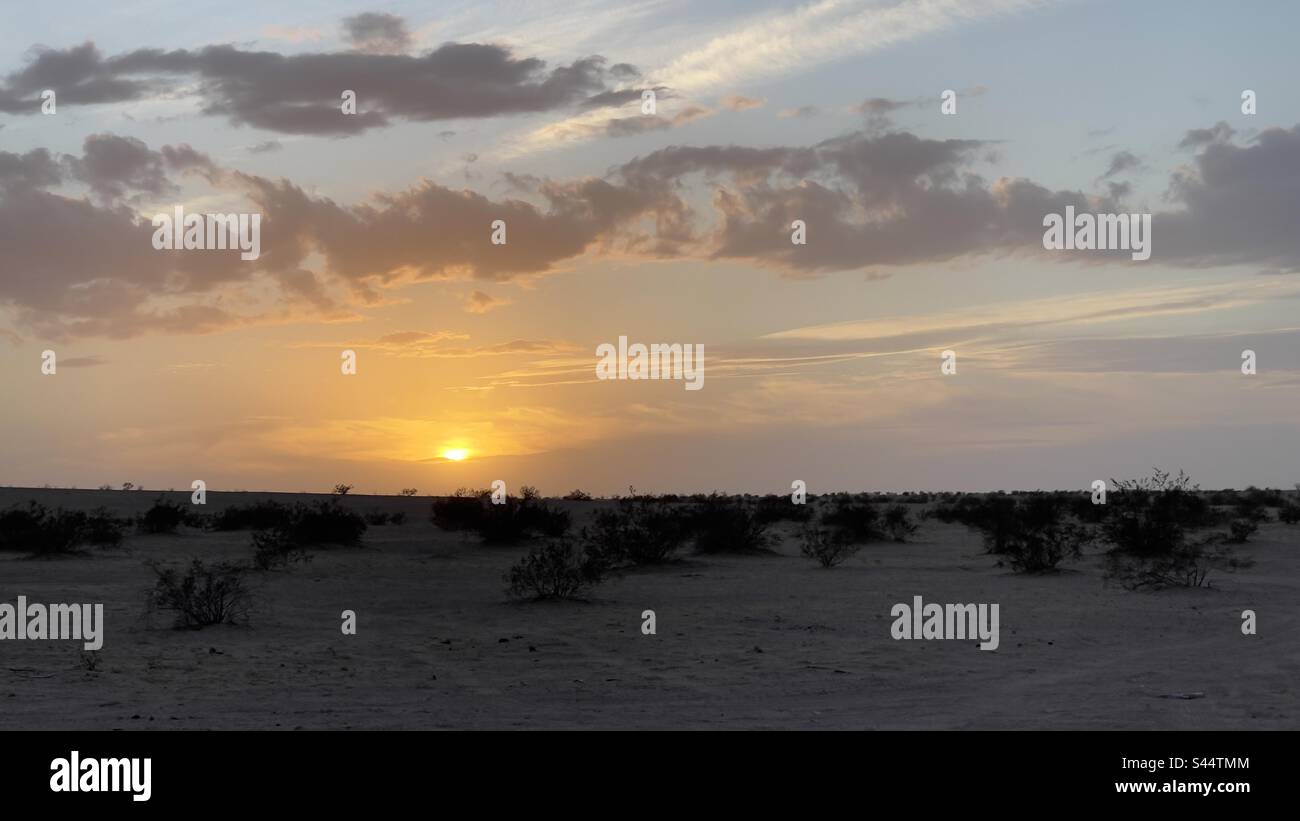 Horizontal desert landscape hi-res stock photography and images - Alamy