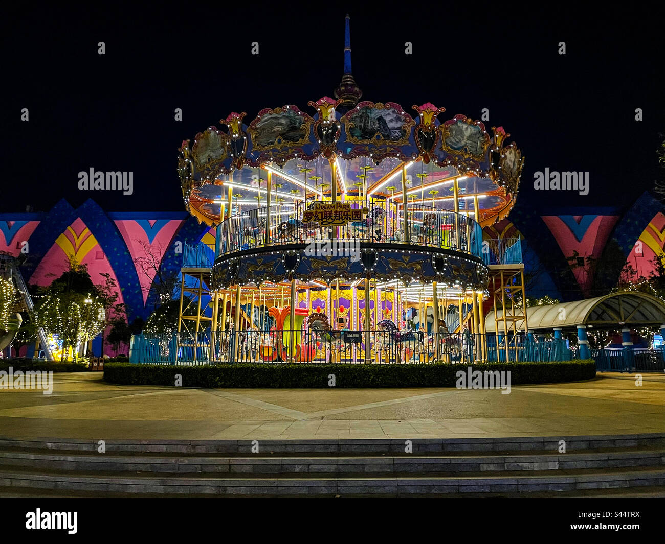 Theme park at night Stock Photo - Alamy