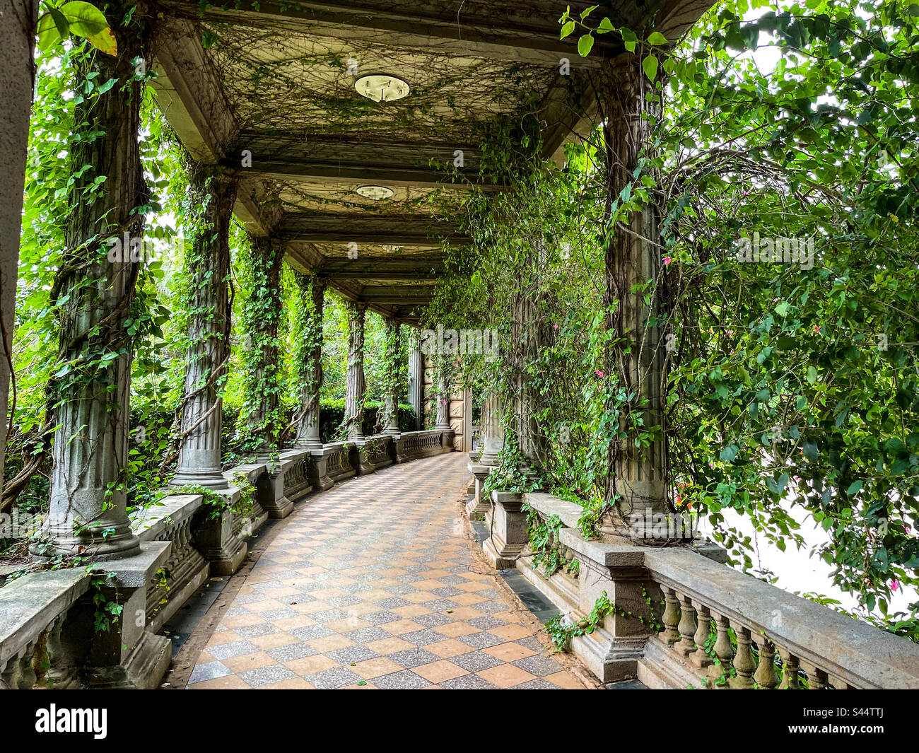 Walkway corridor hi-res stock photography and images - Alamy