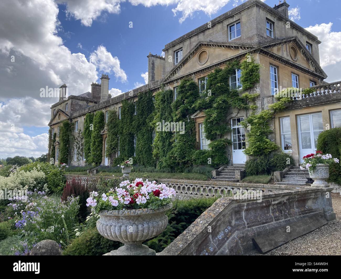 Bowood house hi-res stock photography and images - Alamy