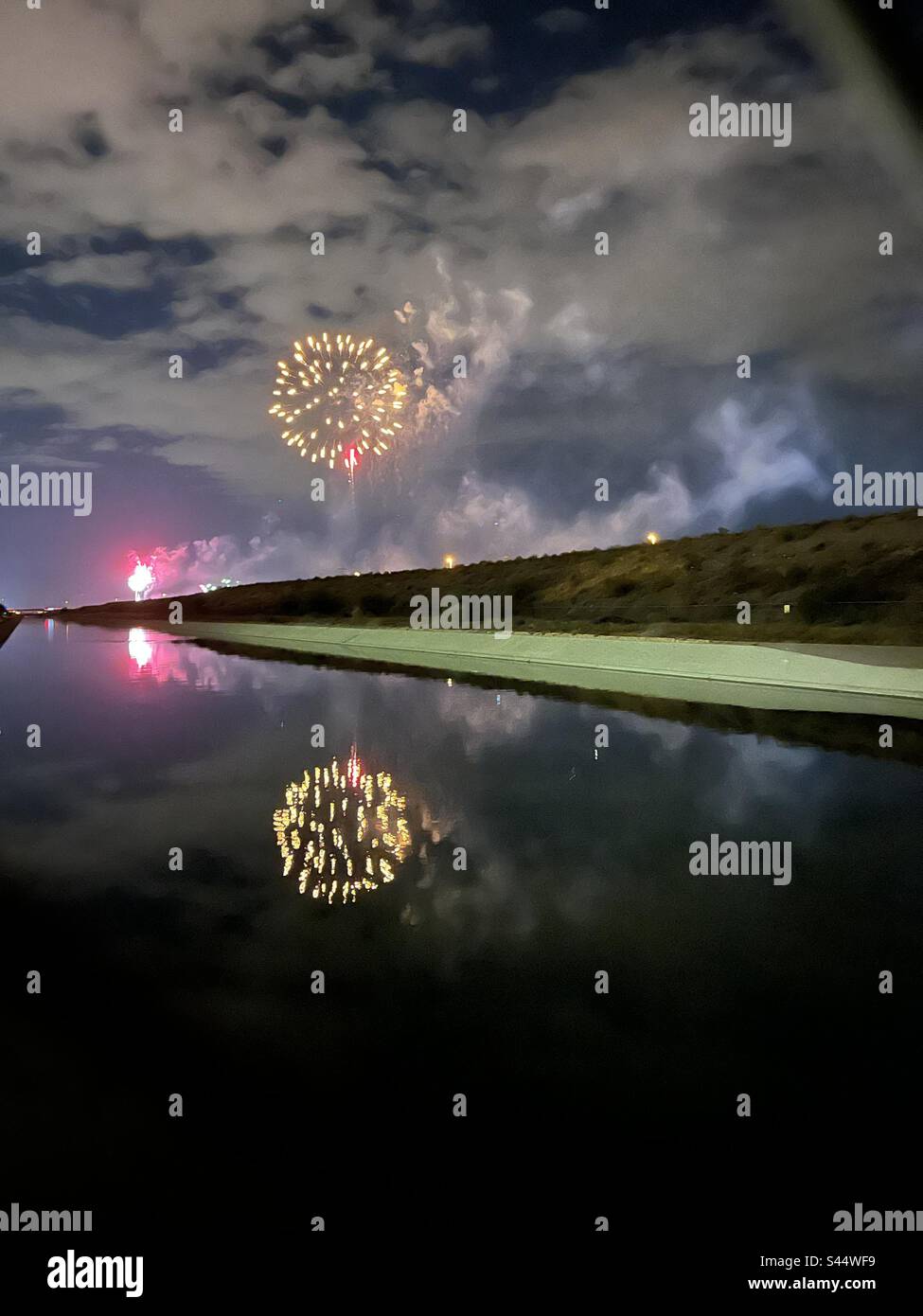 Central park fireworks hi-res stock photography and images - Alamy