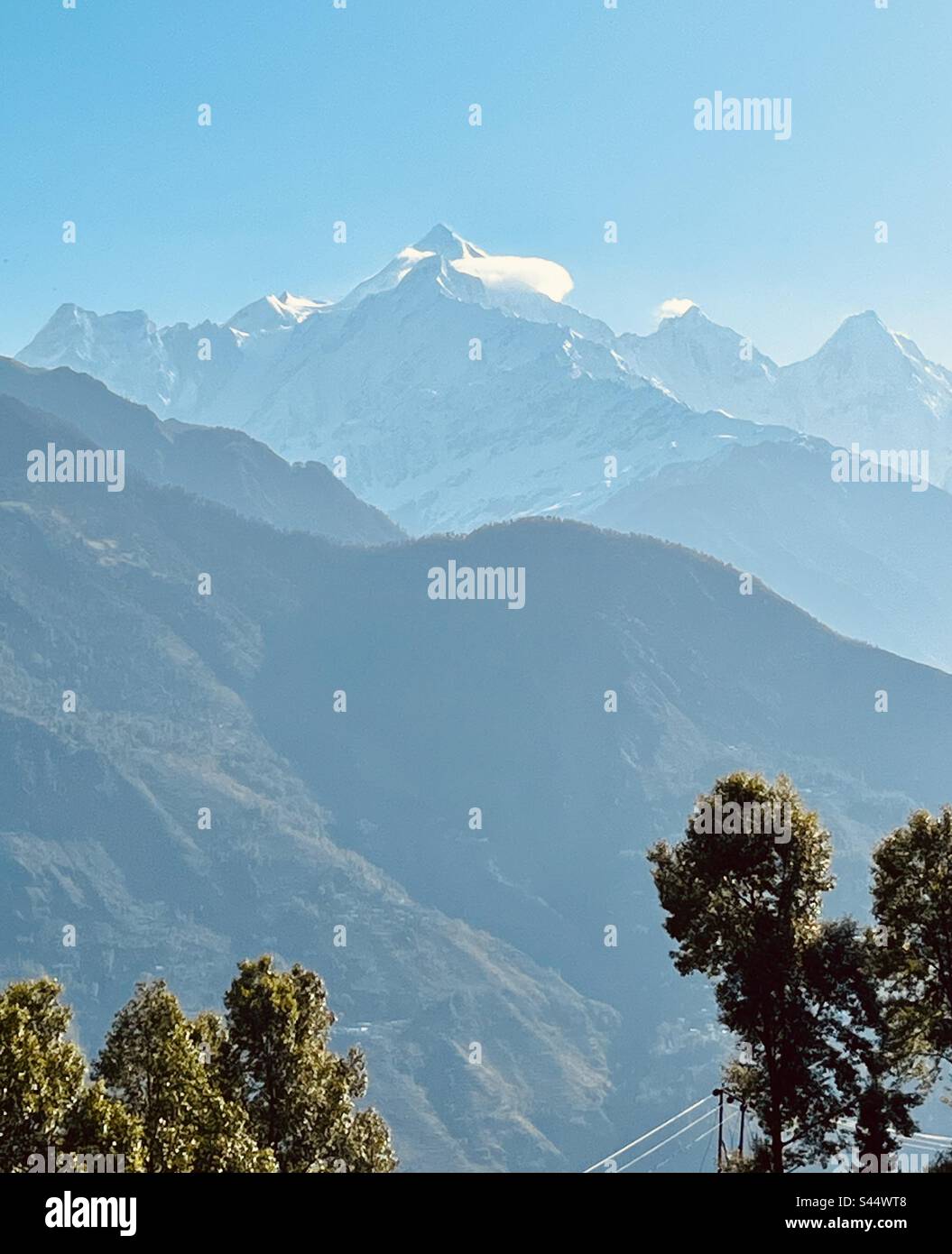 The stunning view of Panchachuli peaks from town of Munsiyari ...