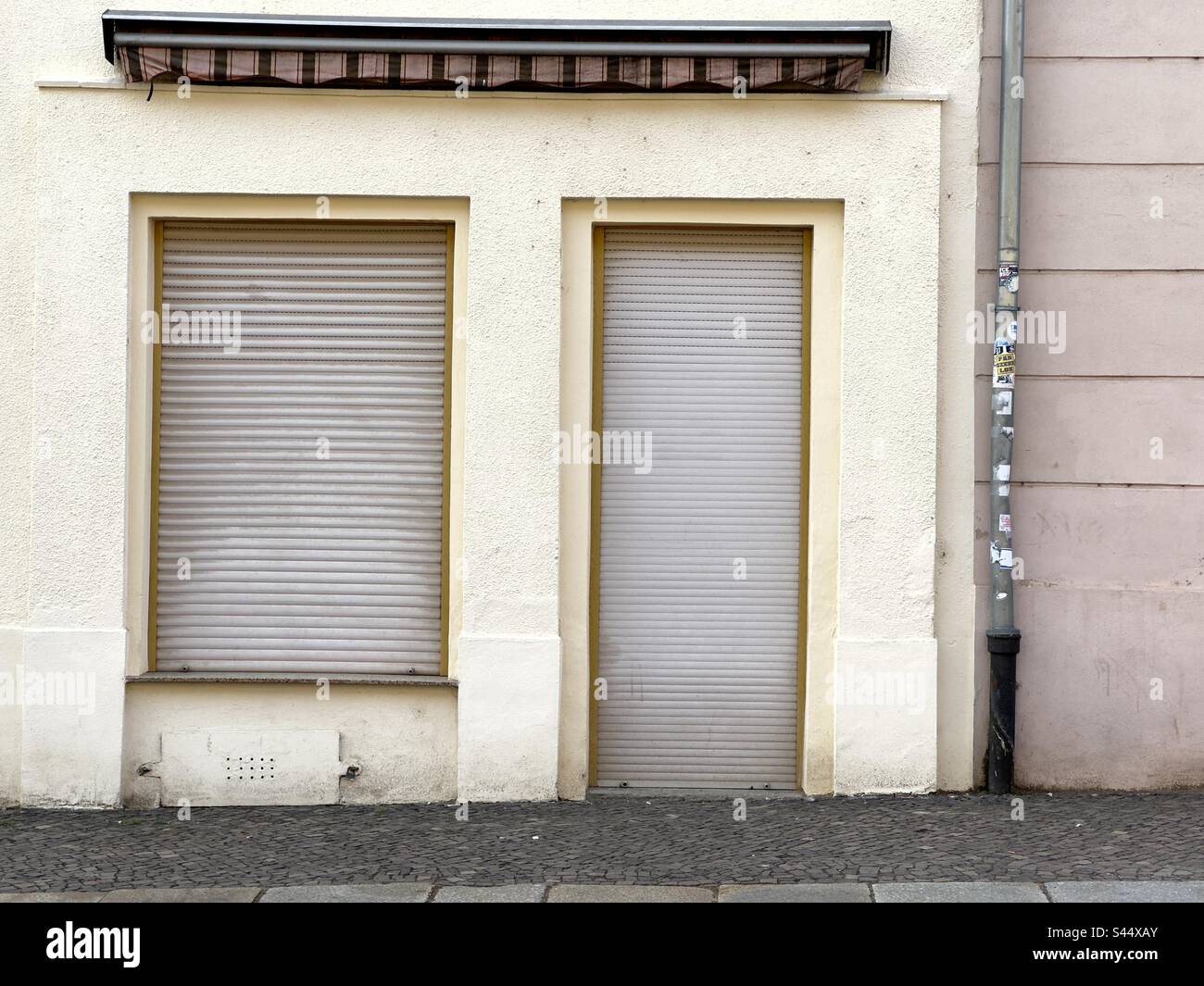 Shut down closed hi-res stock photography and images - Alamy
