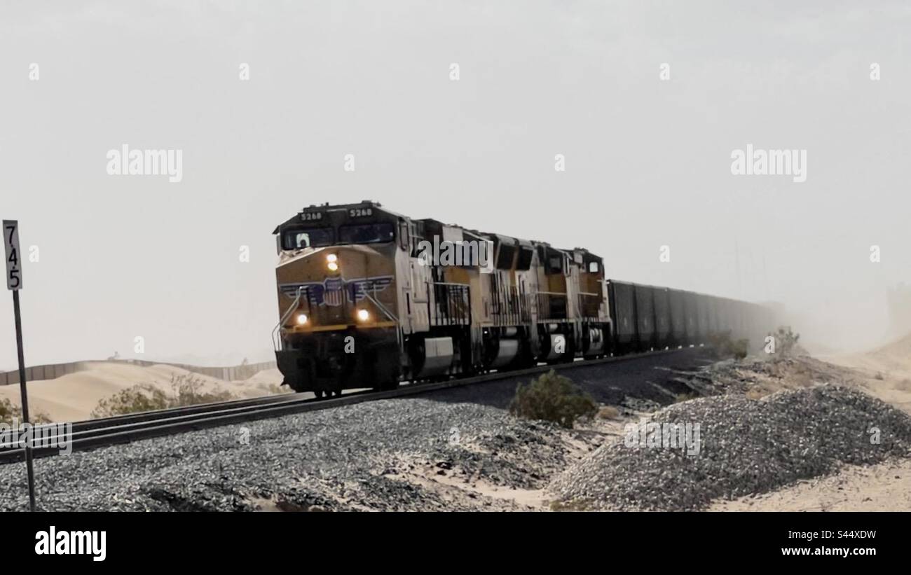 Horizontal frame hi-res stock photography and images - Alamy