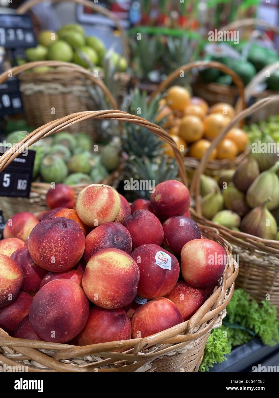 Fruits baskets at supermarket hi-res stock photography and images - Alamy