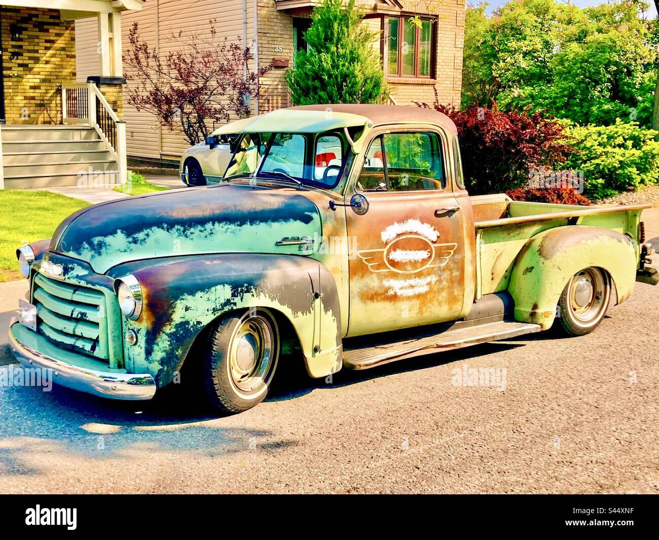 Classic 1952 GMC pickup truck Stock Photo - Alamy