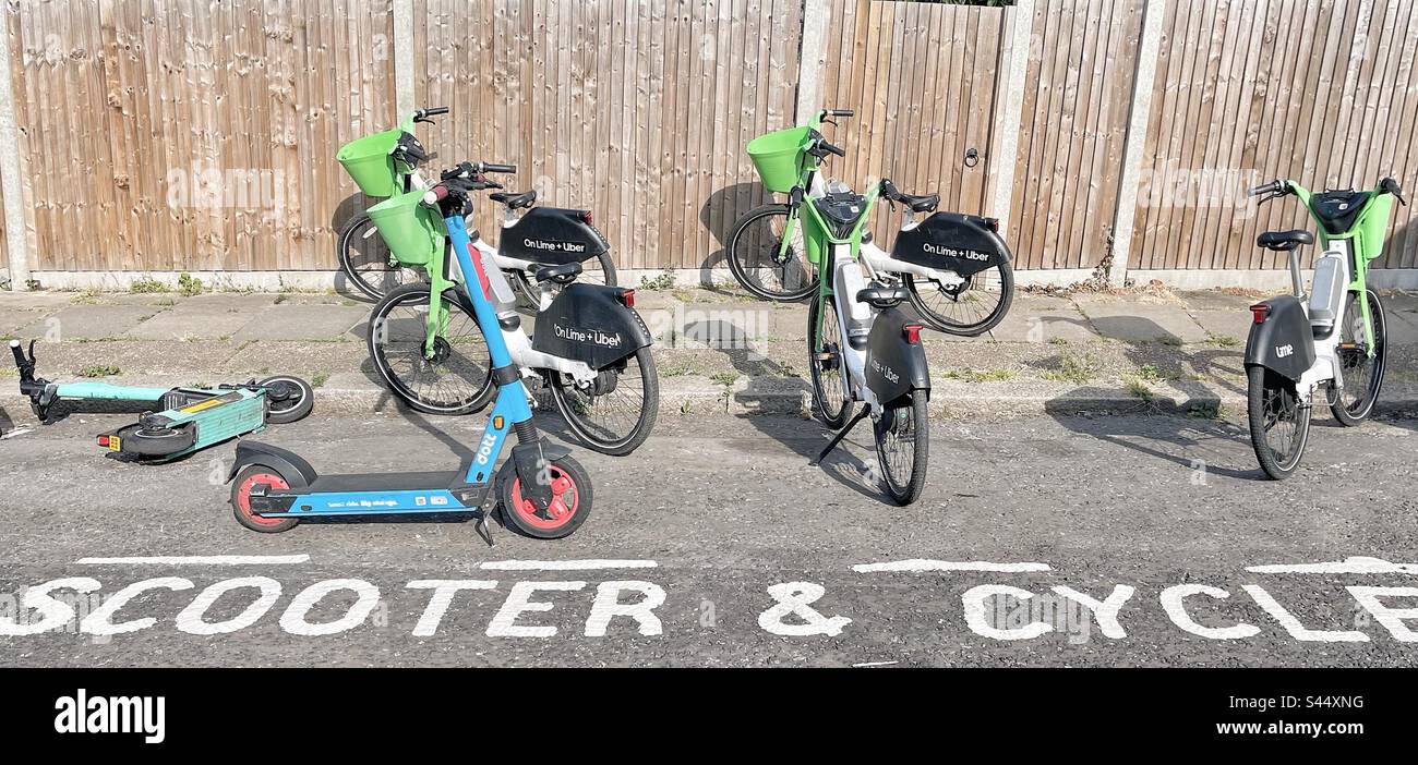 Cycle hire bay smartphone stock photos and images - Alamy