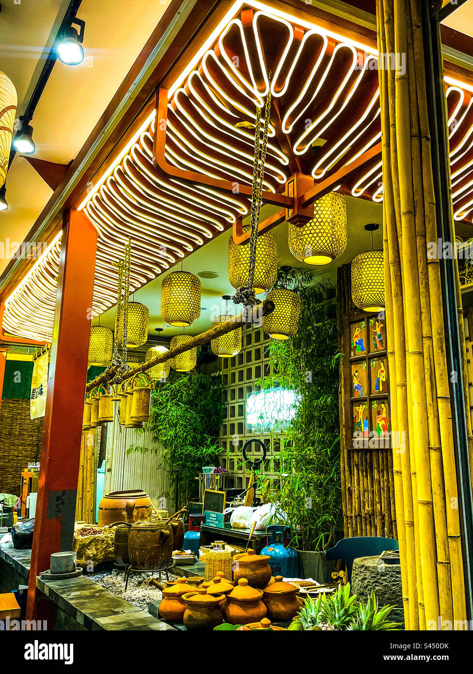 Chinese restaurant decor Stock Photo - Alamy