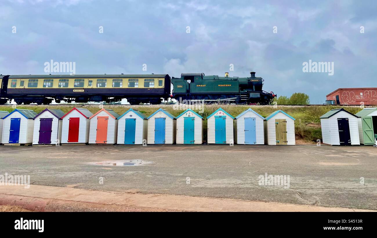 Dartmouth steam railway beach huts hi-res stock photography and images ...