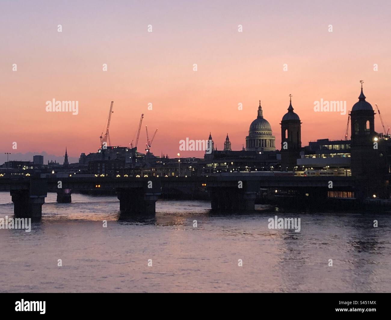 Skyline london sunset hi-res stock photography and images - Alamy