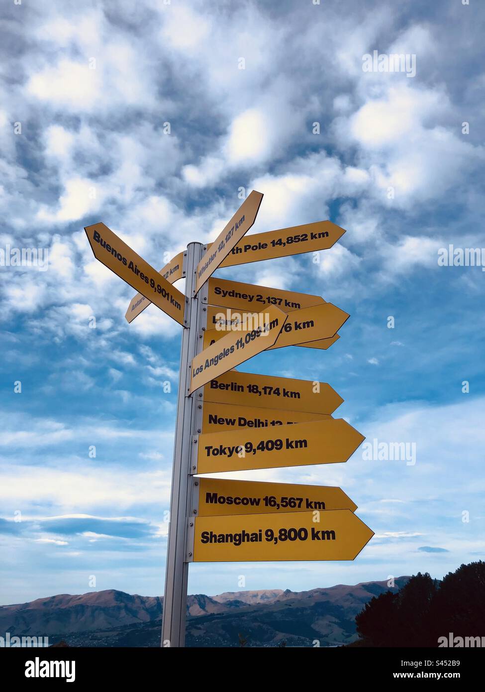 Global cities hi-res stock photography and images - Alamy