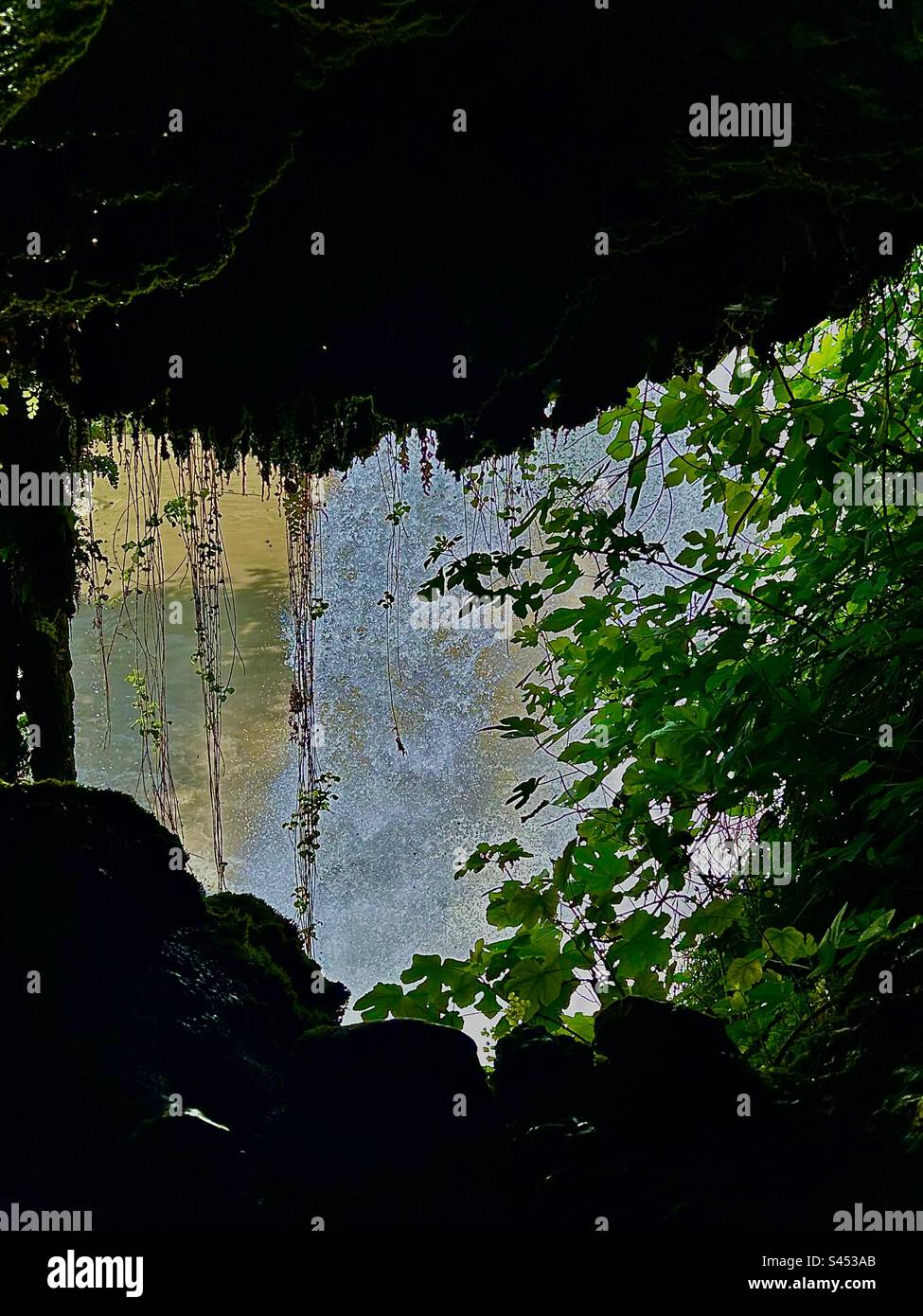 Wet cave hi-res stock photography and images - Alamy