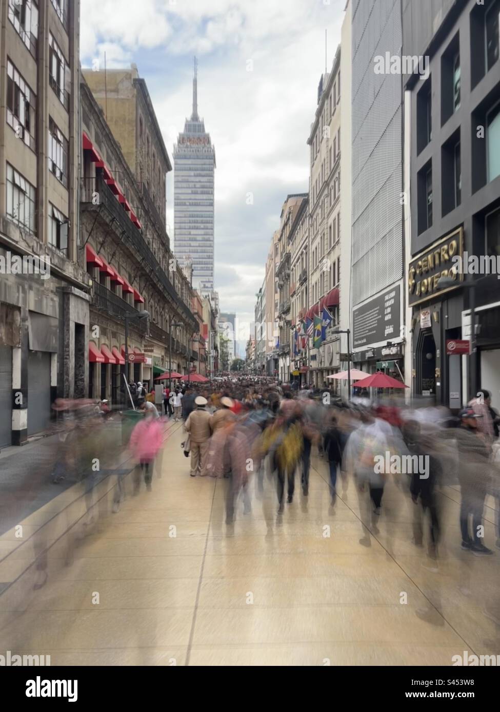Busy street mexico hi-res stock photography and images - Alamy