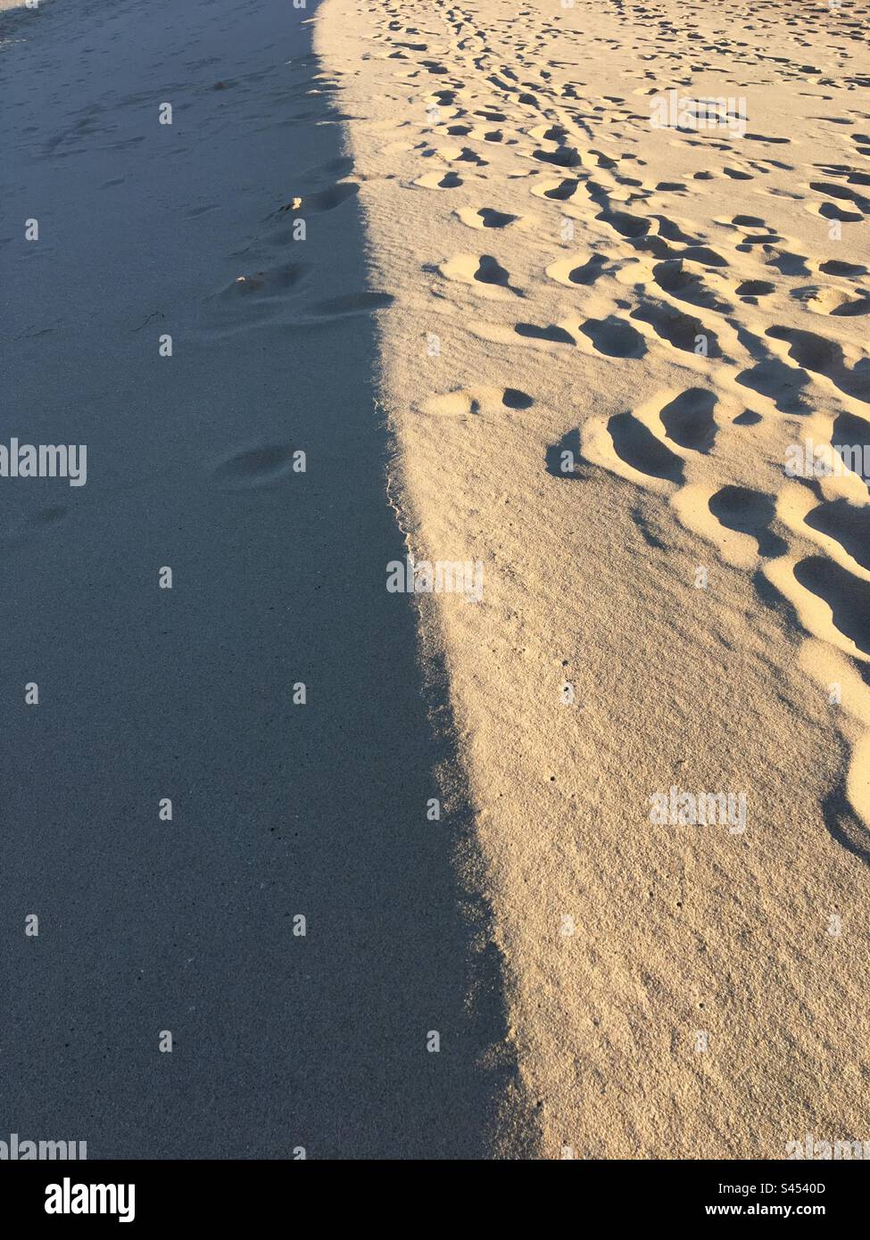 Line in the sand hi-res stock photography and images - Alamy