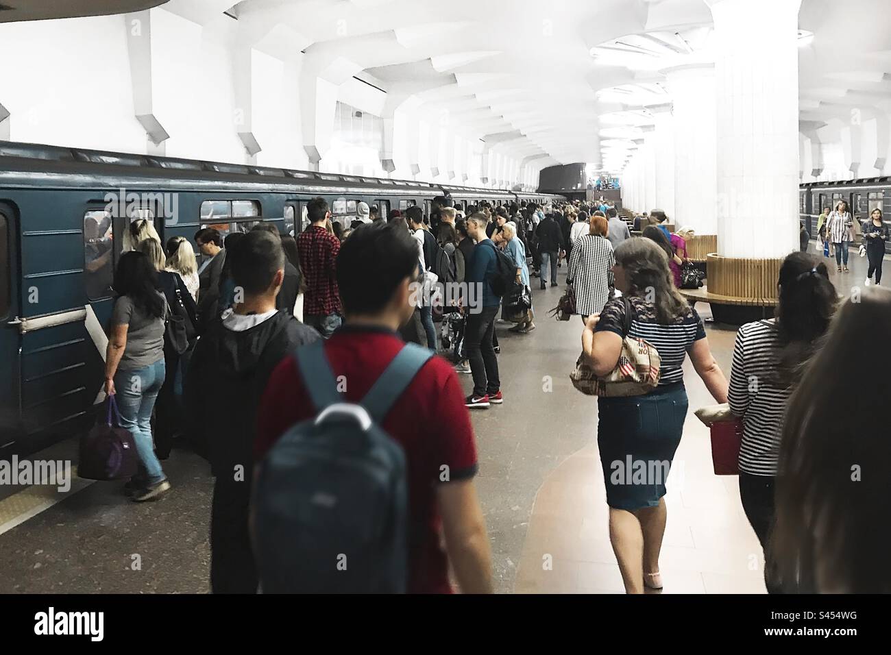 Rush hour at subway station Stock Photo - Alamy