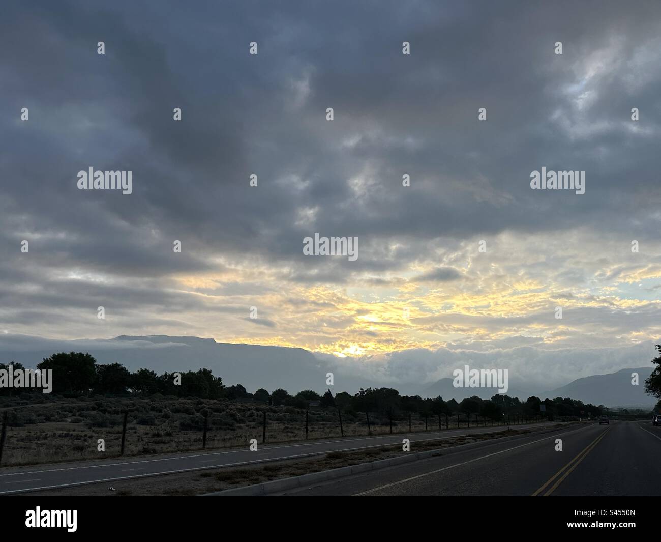 Sunrise over sandia mountains albuquerque hi-res stock photography and ...
