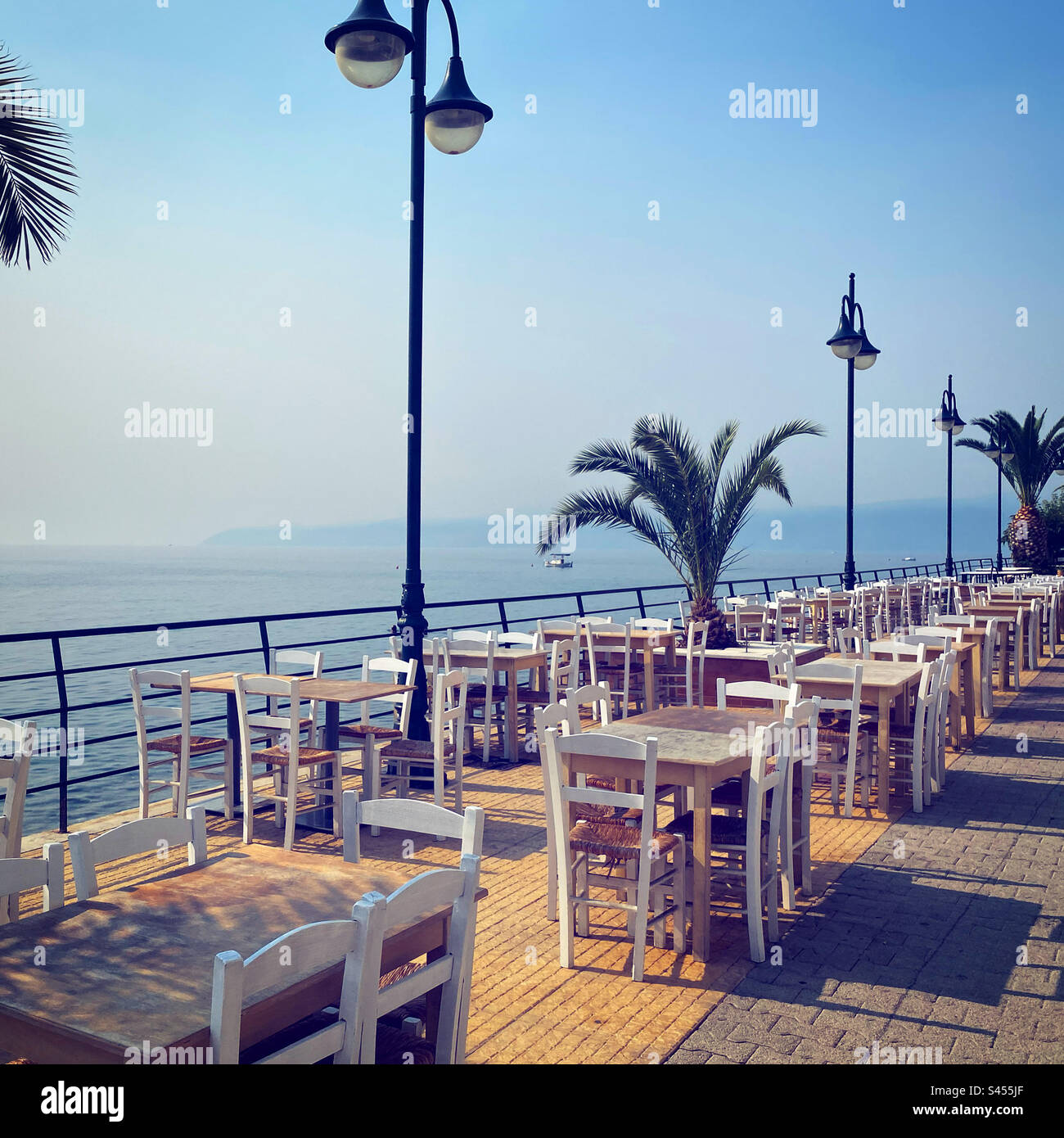 Midday sea hi-res stock photography and images - Alamy