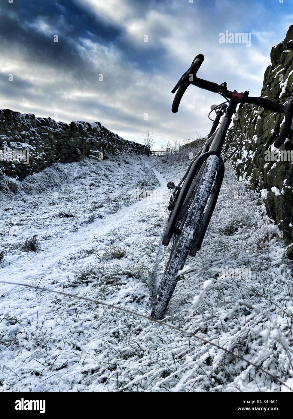 Bike the gravel hi-res stock photography and images - Alamy