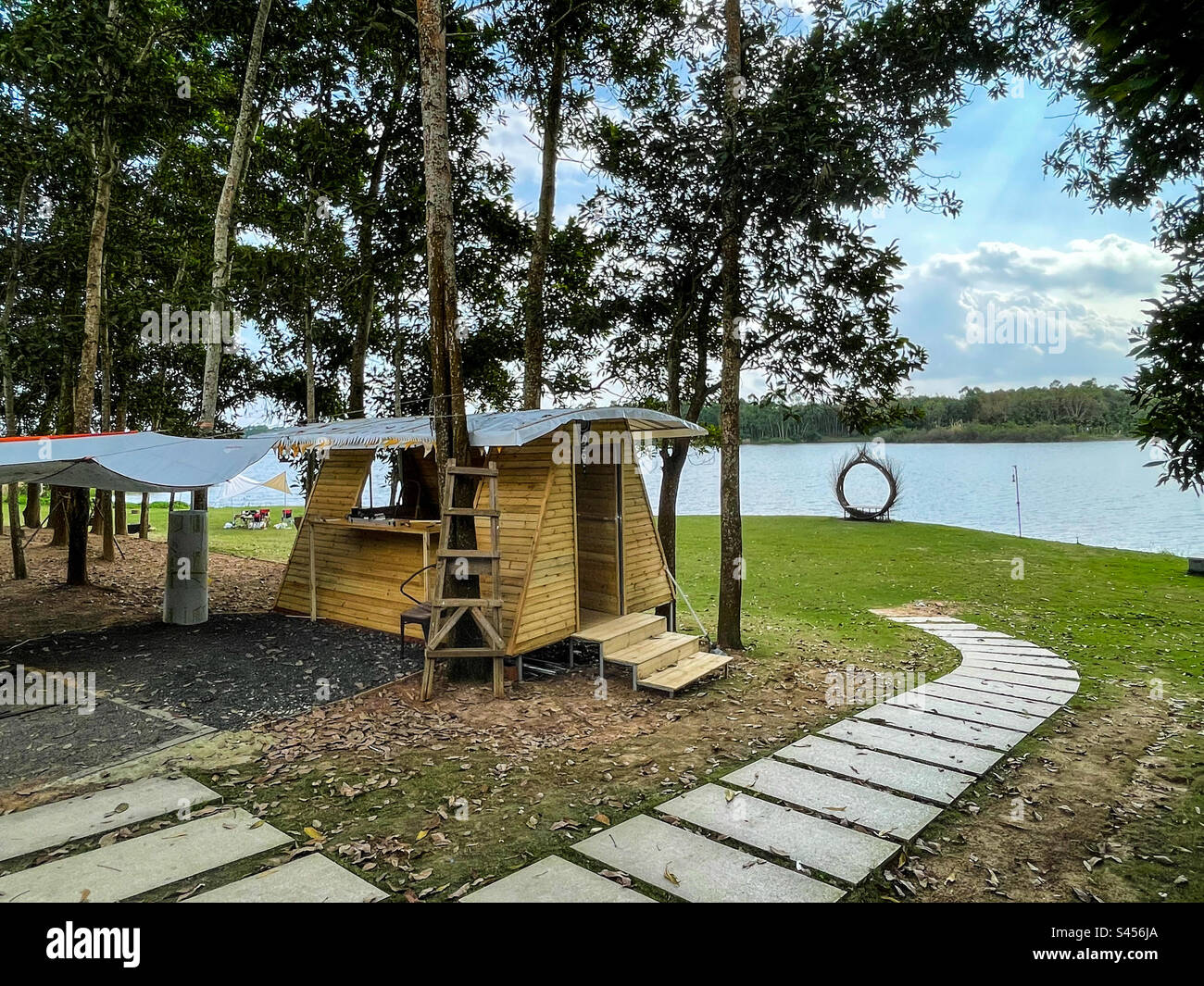 Lakeside cabin hi-res stock photography and images - Alamy