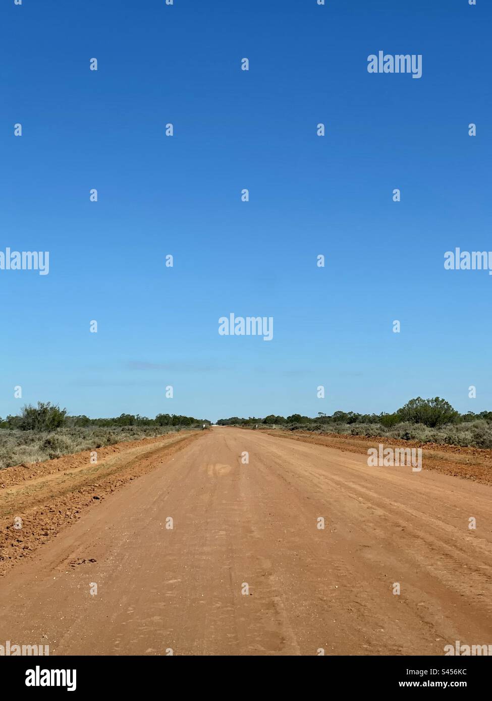 Outback road hi-res stock photography and images - Alamy