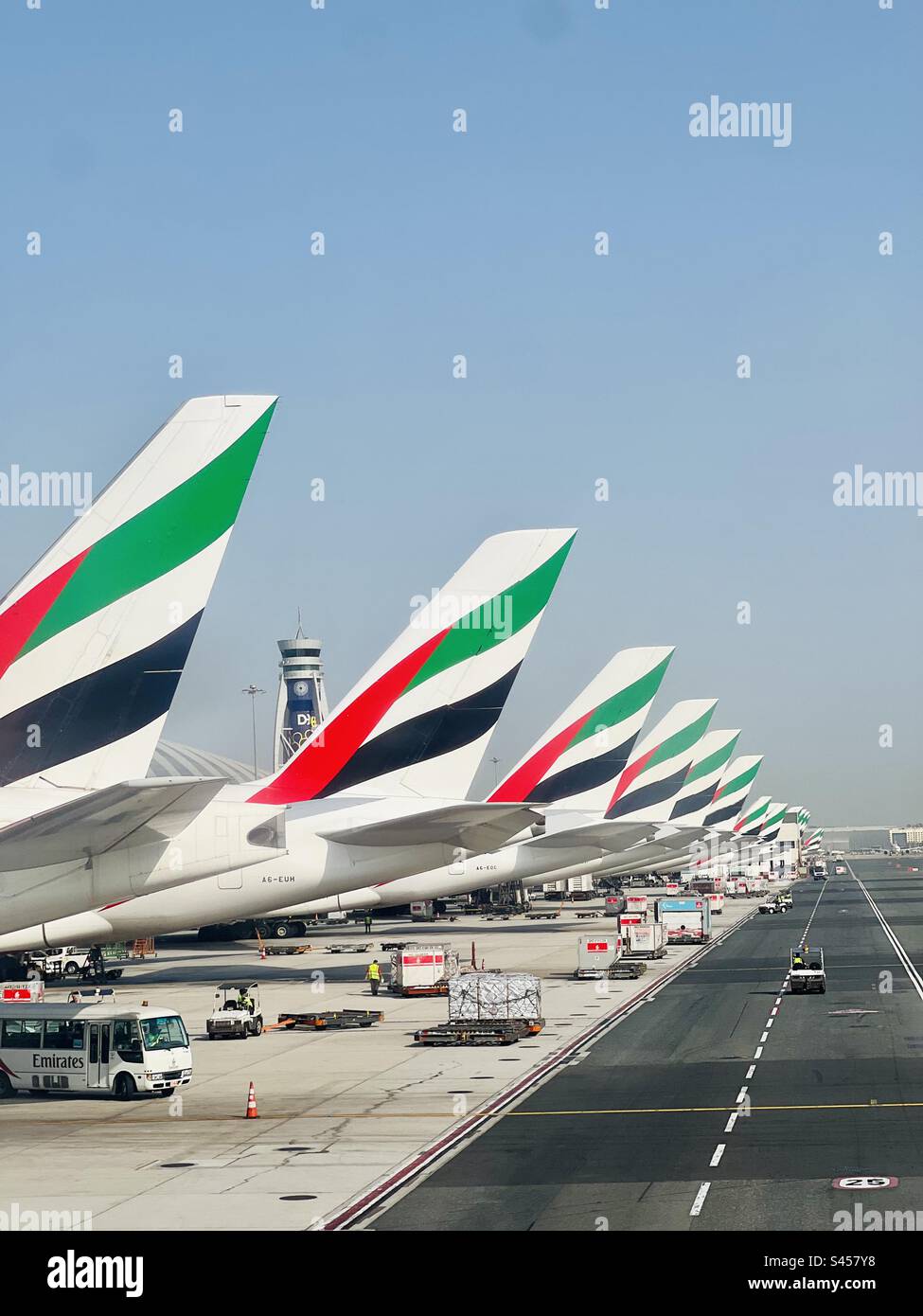 Dubai airport runway hi-res stock photography and images - Alamy