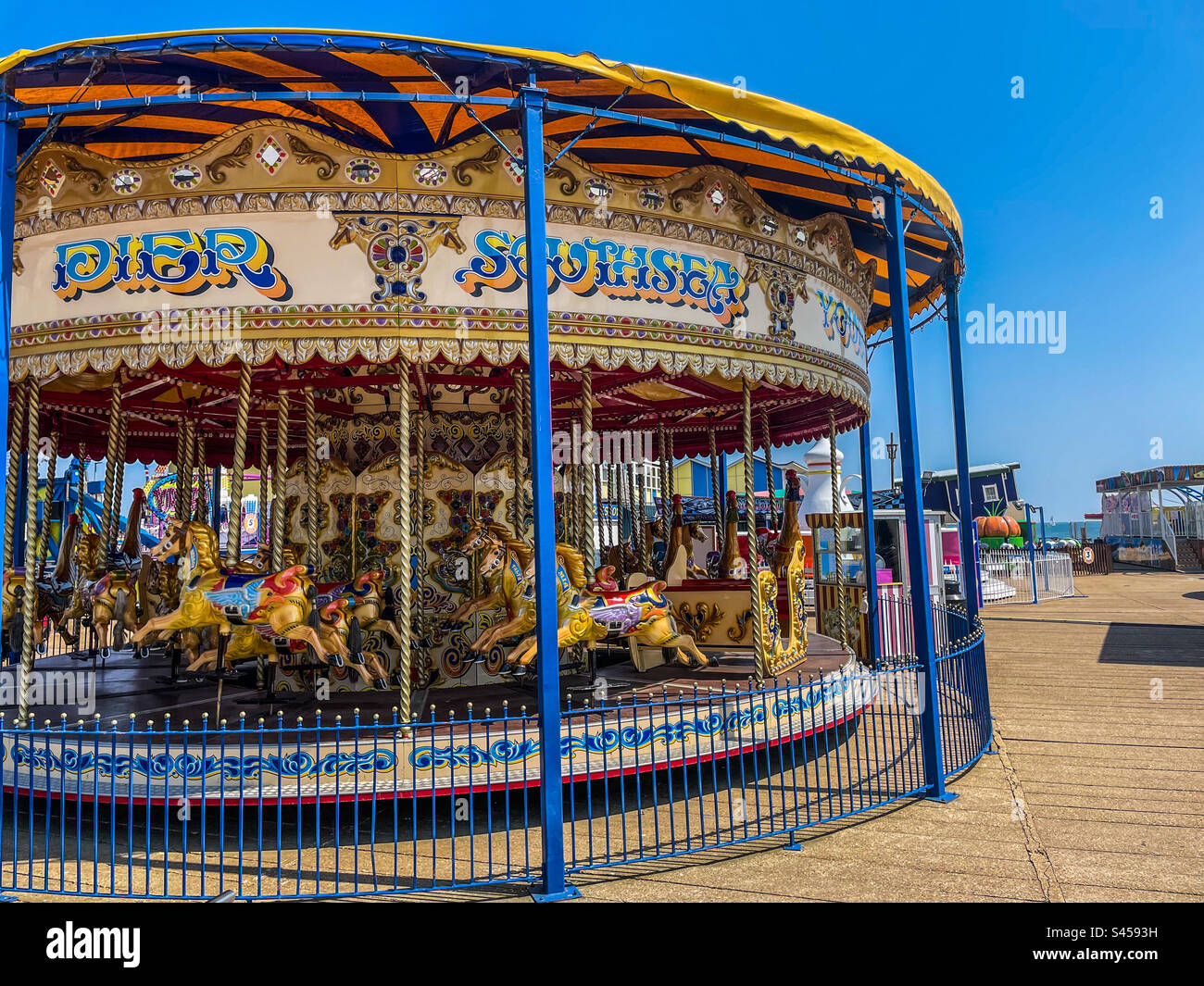 Southsea pier empty fairground Stock Photo - Alamy
