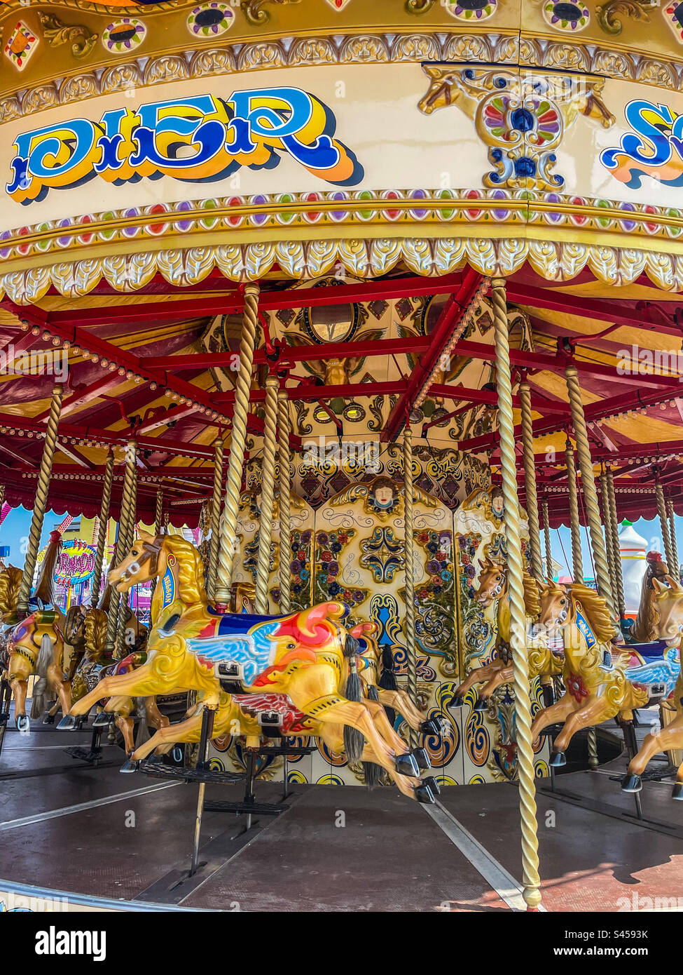 Southsea pier empty fairground Stock Photo - Alamy
