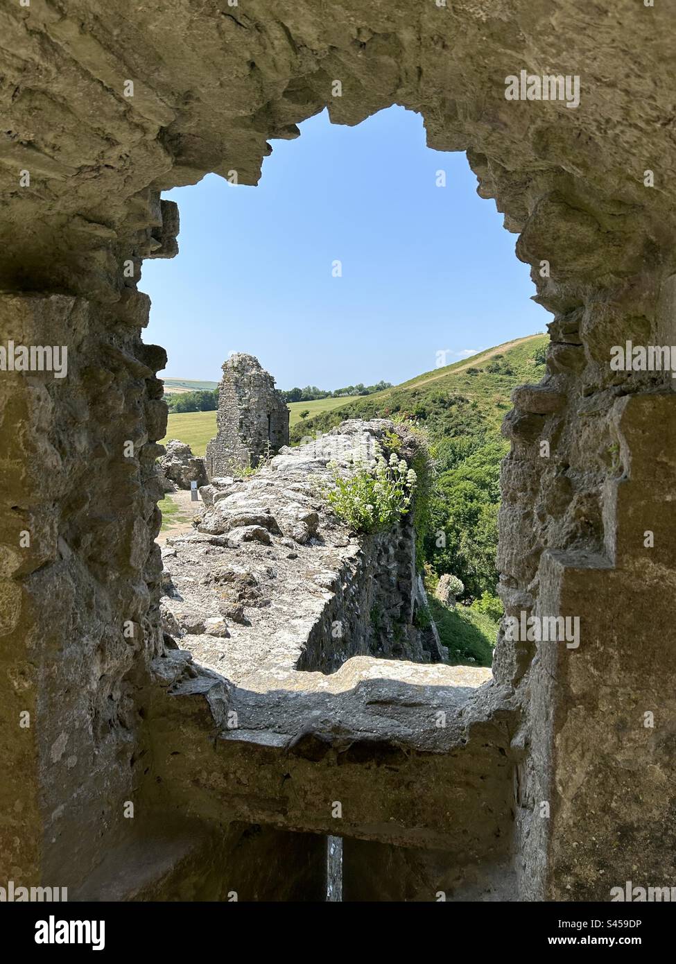 Castle ruined window hi-res stock photography and images - Alamy
