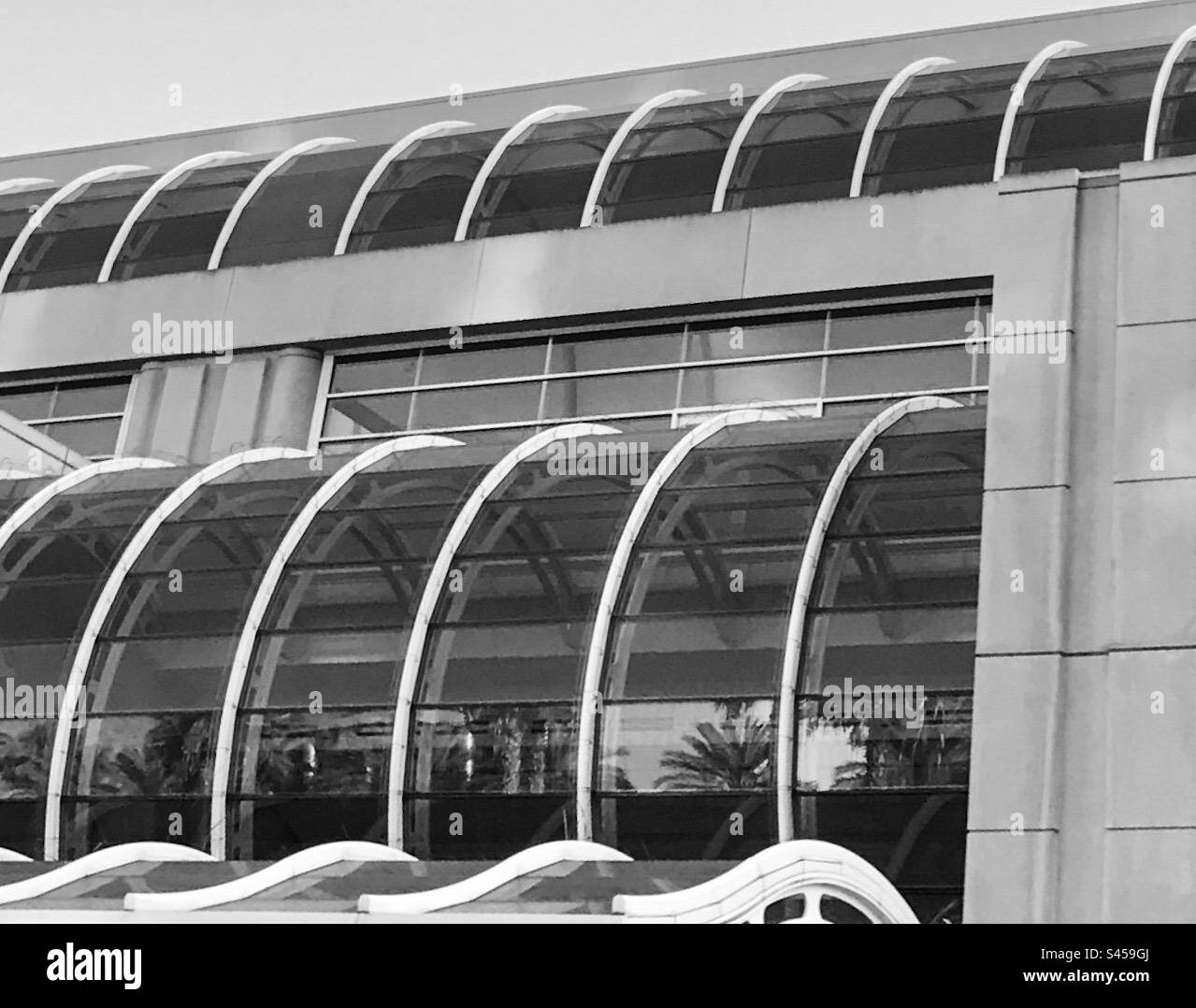 Curved windows hi-res stock photography and images - Alamy