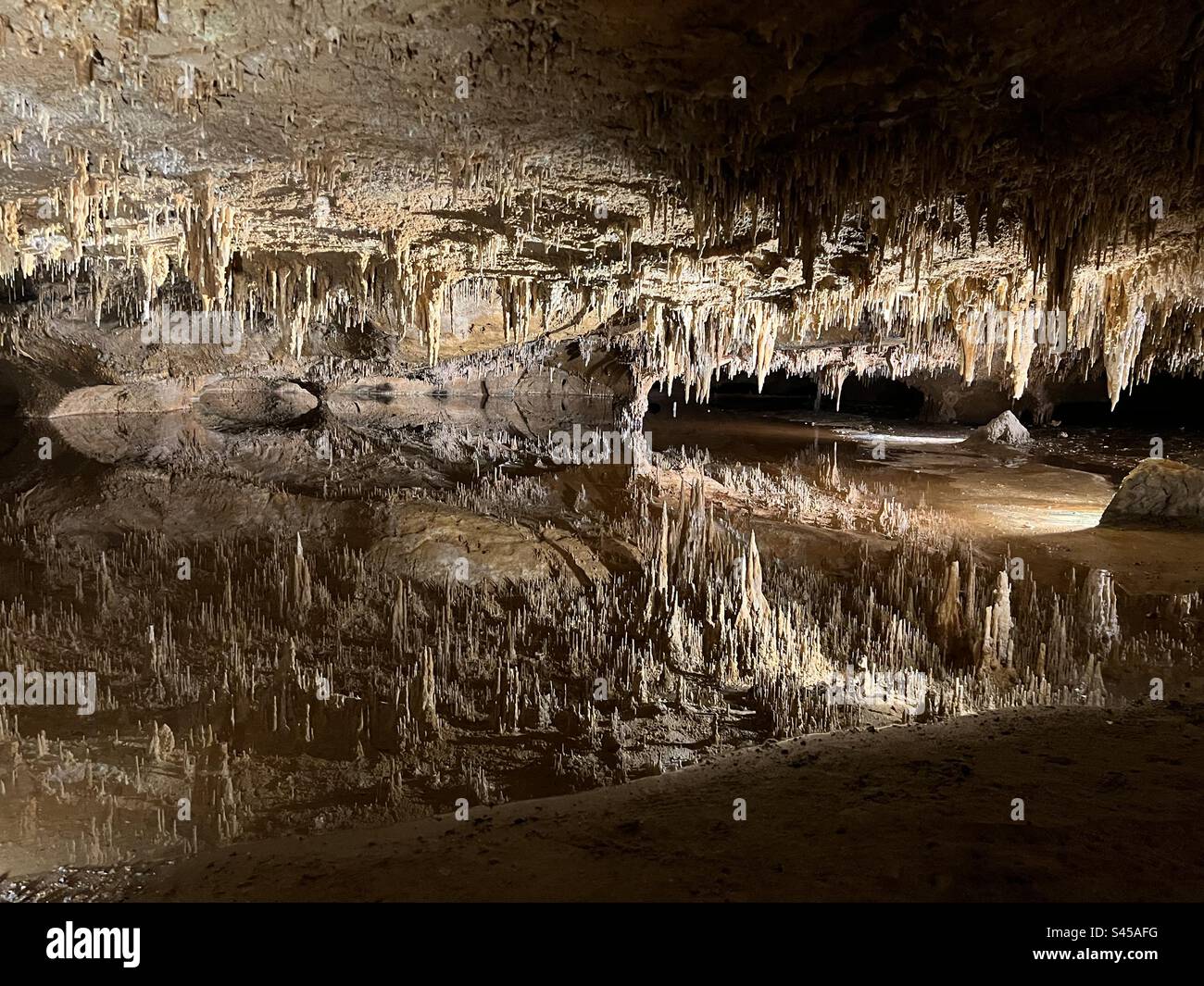 Luray Caverns reflective pool Stock Photo - Alamy
