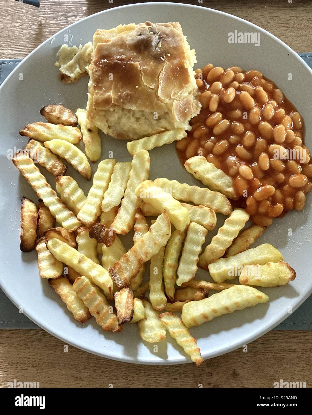 Pie and chips hi-res stock photography and images - Alamy