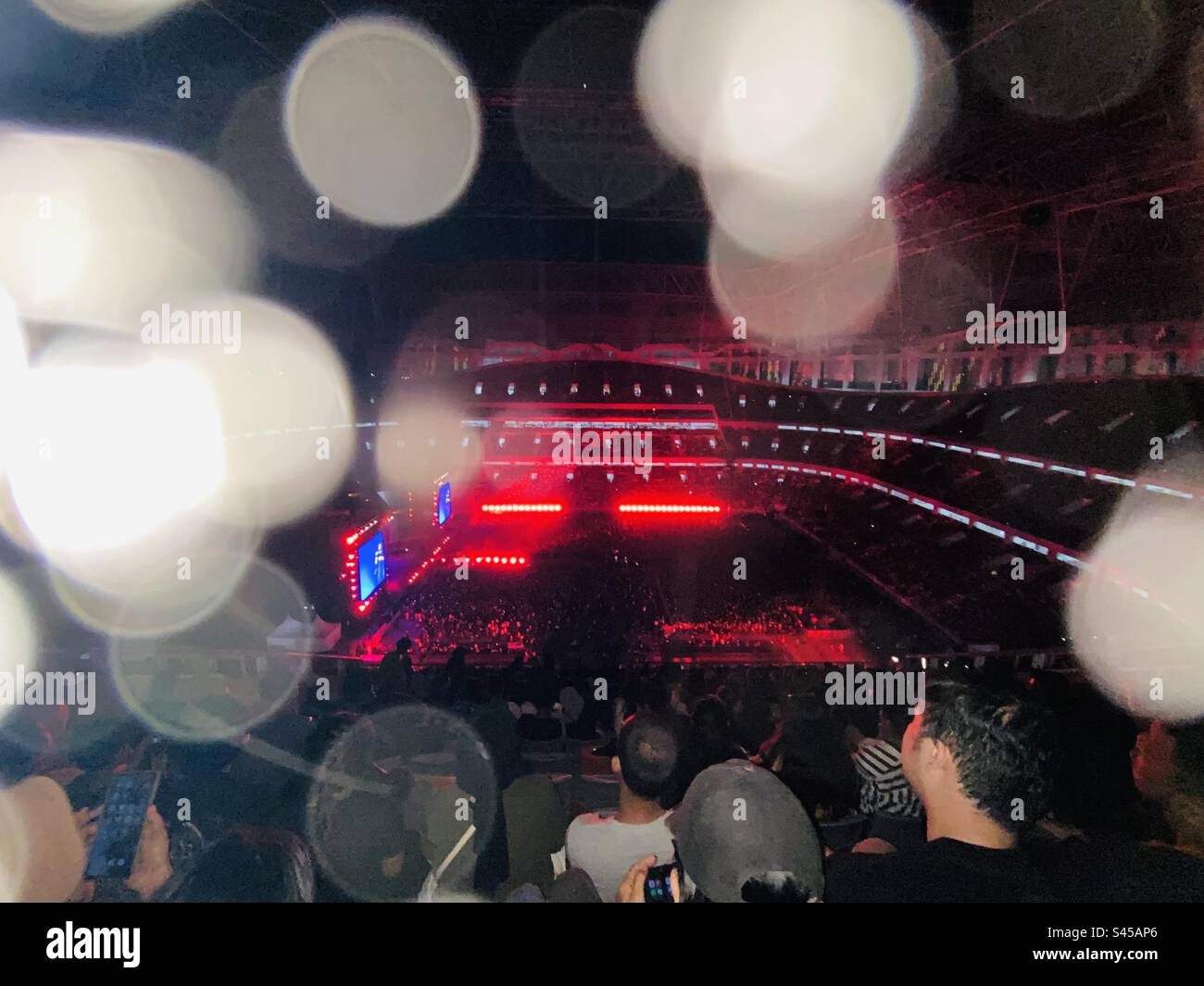 Concert stadium crowd hi-res stock photography and images - Alamy