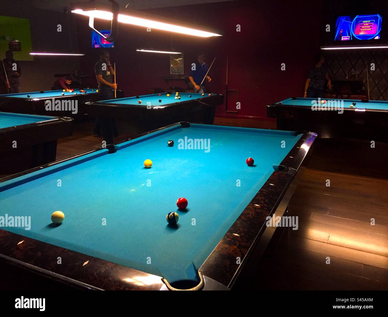Pool tables hi-res stock photography and images - Alamy